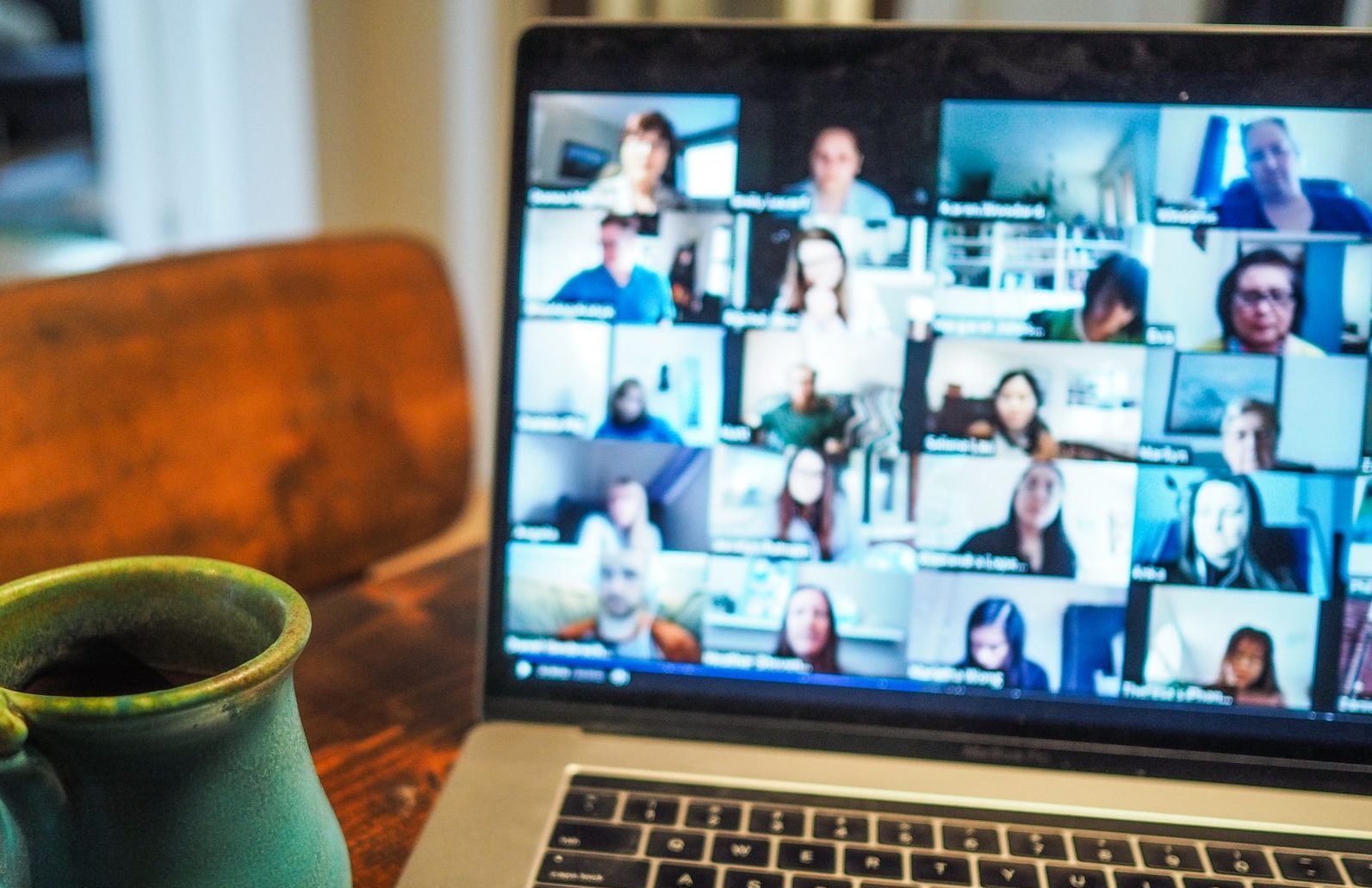 Zoom a creat o platformă unde poți vinde acces la prezentările ...