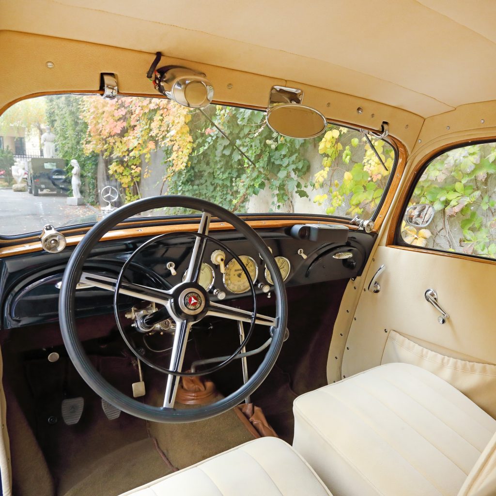 Maşina comisarului Moldovan din filmul „Un comisar acuză”, vândută ...