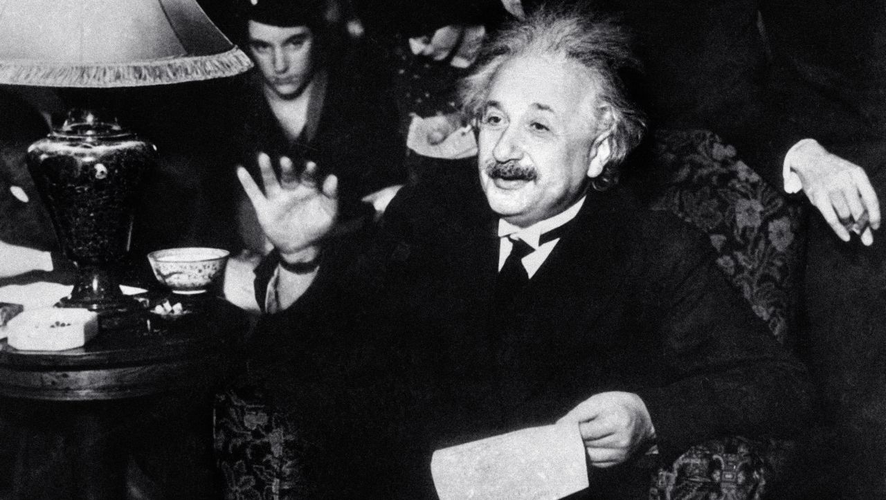 Celofanul și o operație chirurgicală bizară i-au prelungit lui Einstein ...