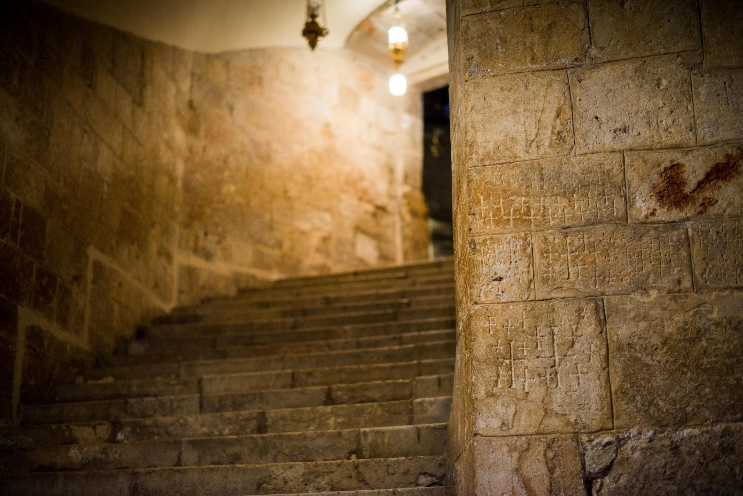 Cine a făcut misterioasele cruci de pe zidurile Bisericii Sfântului ...