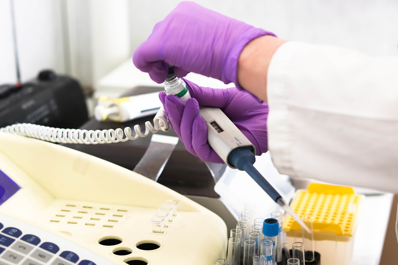 Un test de sânge poate depista peste 50 de tipuri de cancer