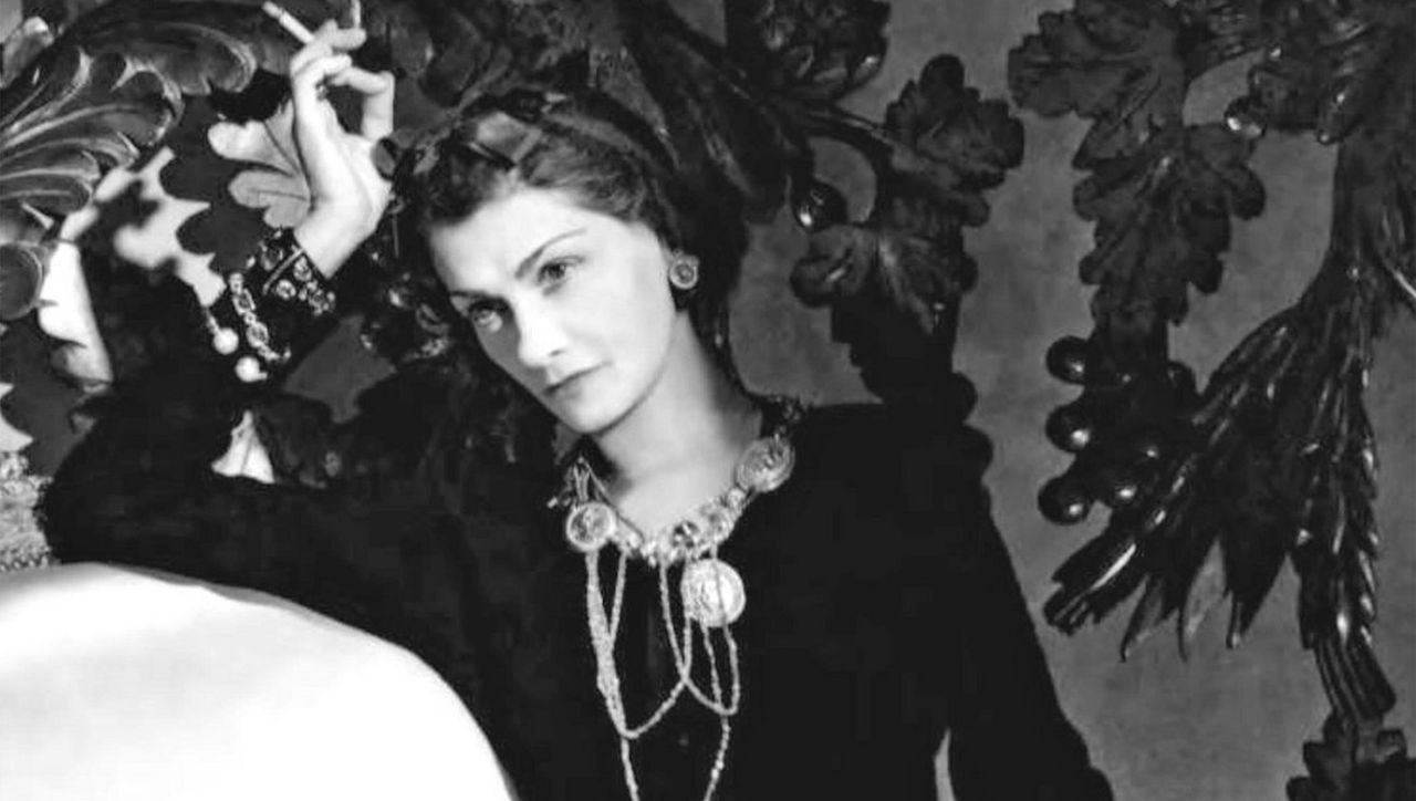 Coco Chanel, primul designer de modă major care a introdus un parfum
