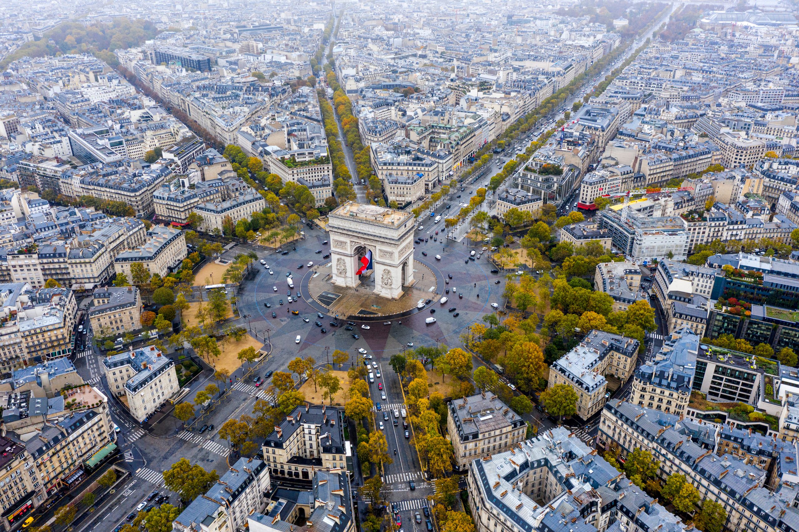 Arcul de Triumf din Paris, unul dintre cele mai cunoscute monumente