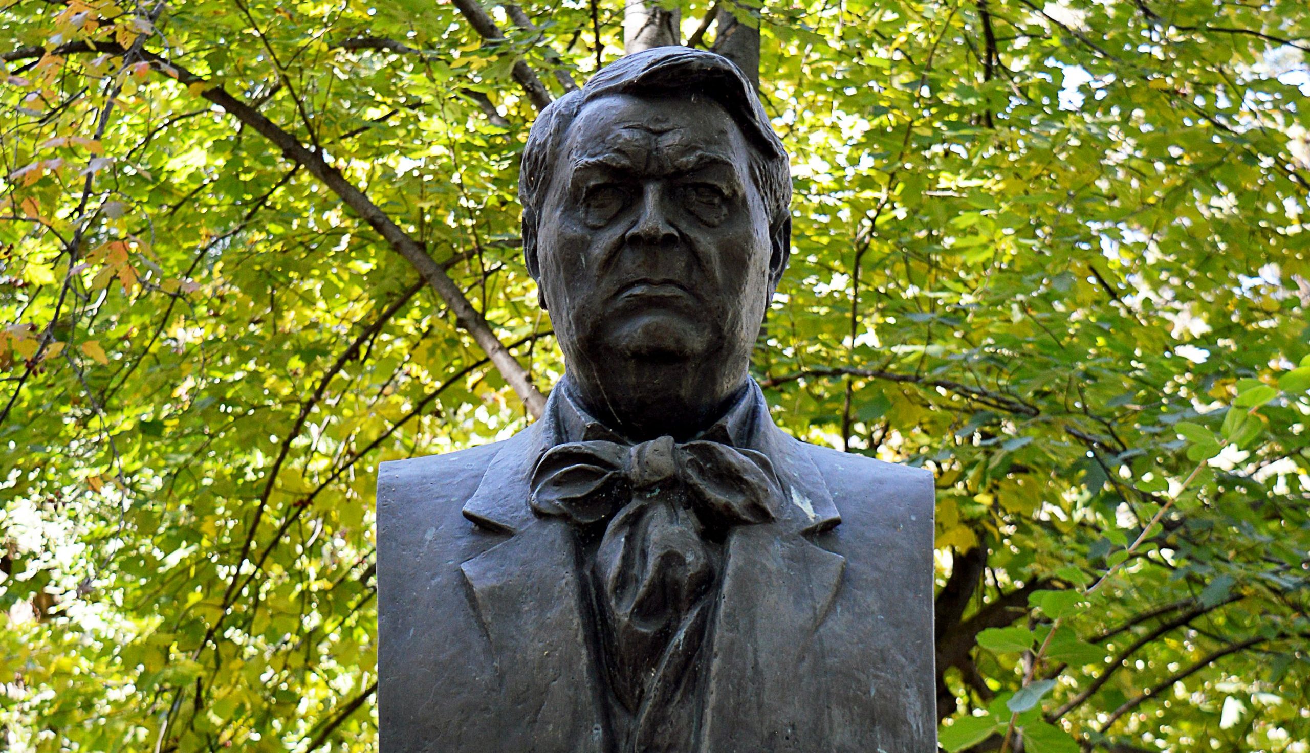 Strănepotul lui Mihail Sadoveanu explică motivul pentru care opera ...