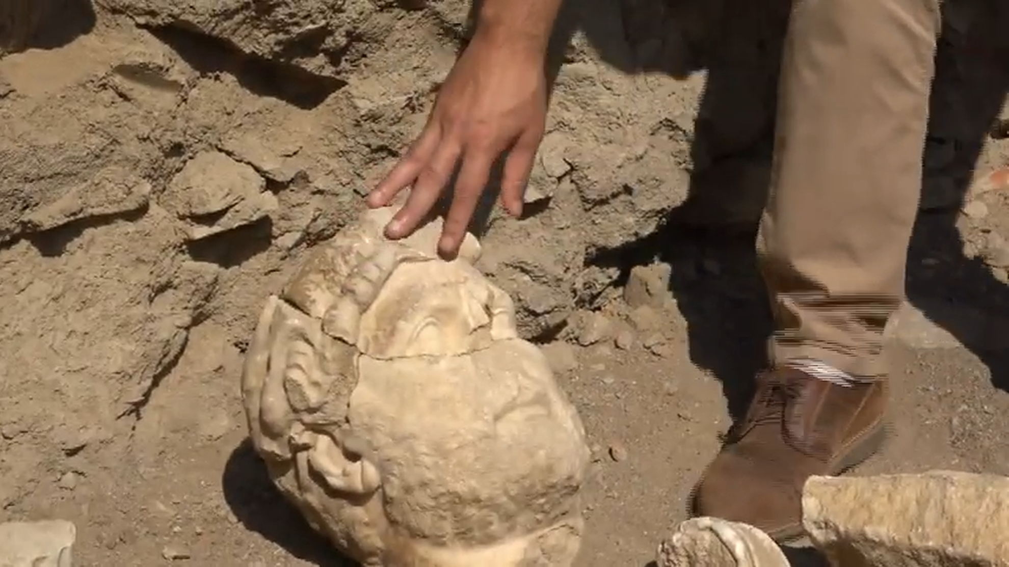 Statuia împăratului Hadrian, descoperită într-un vechi oraș din Anatolia