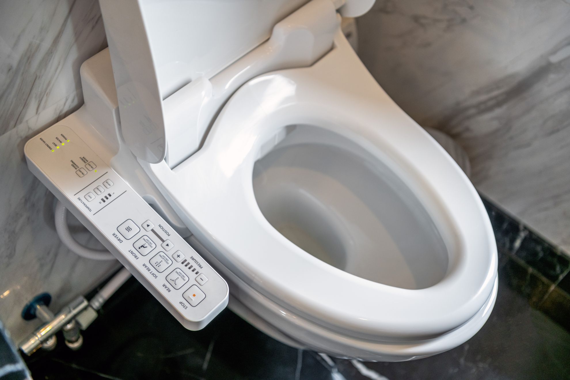 Se lucrează la o toaletă inteligentă. Cum te poate recunoaște