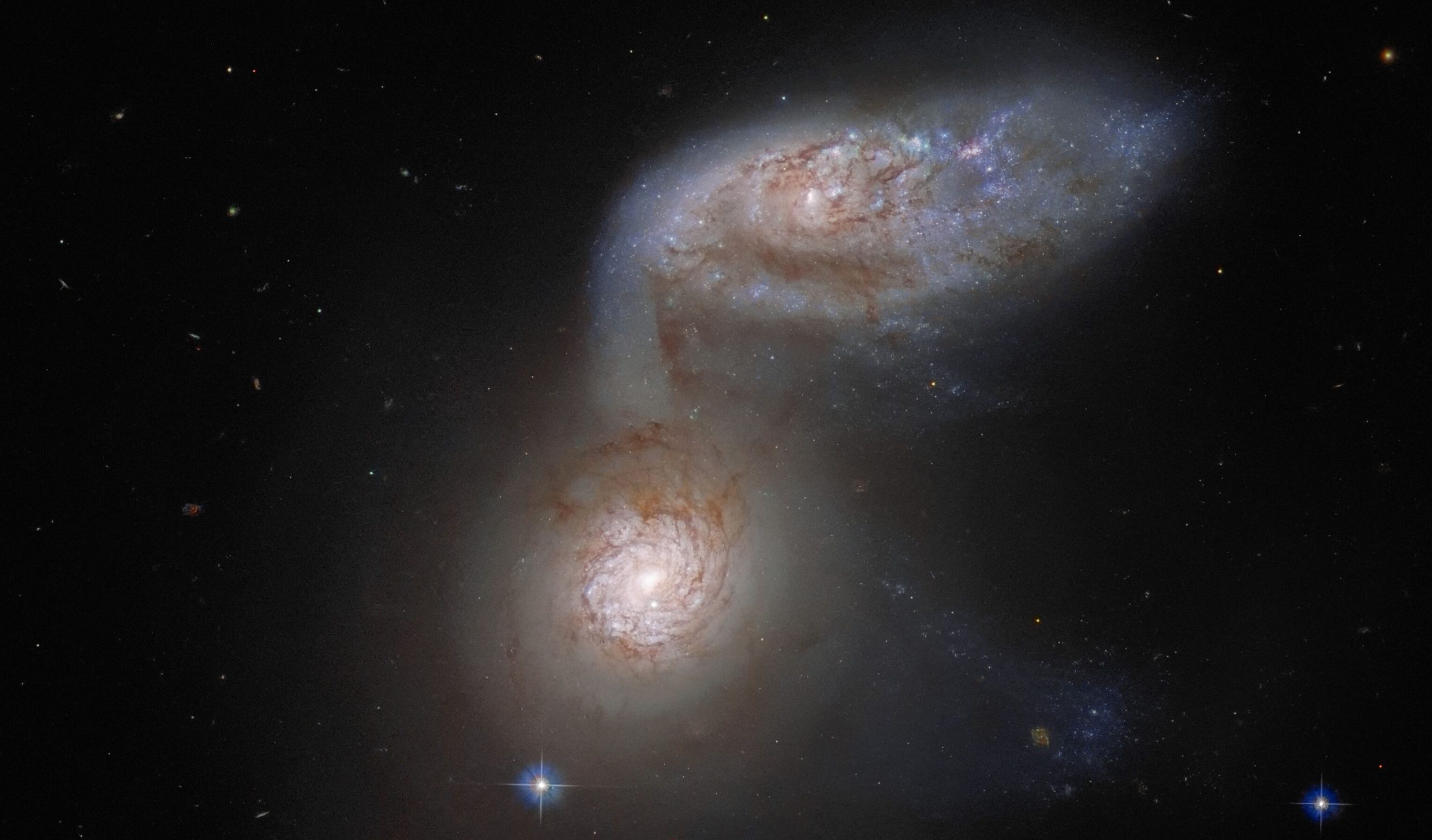 Coliziunea dintre două galaxii, surprinsă de Hubble. Și Calea Lactee va ...