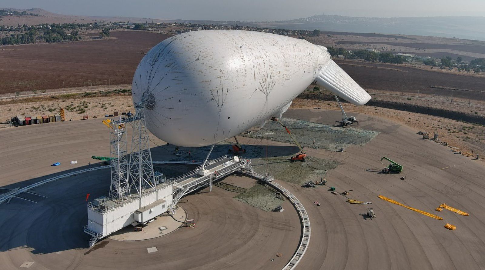 Israel a început testele cu un dirijabil uriaș care va avertiza asupra ...
