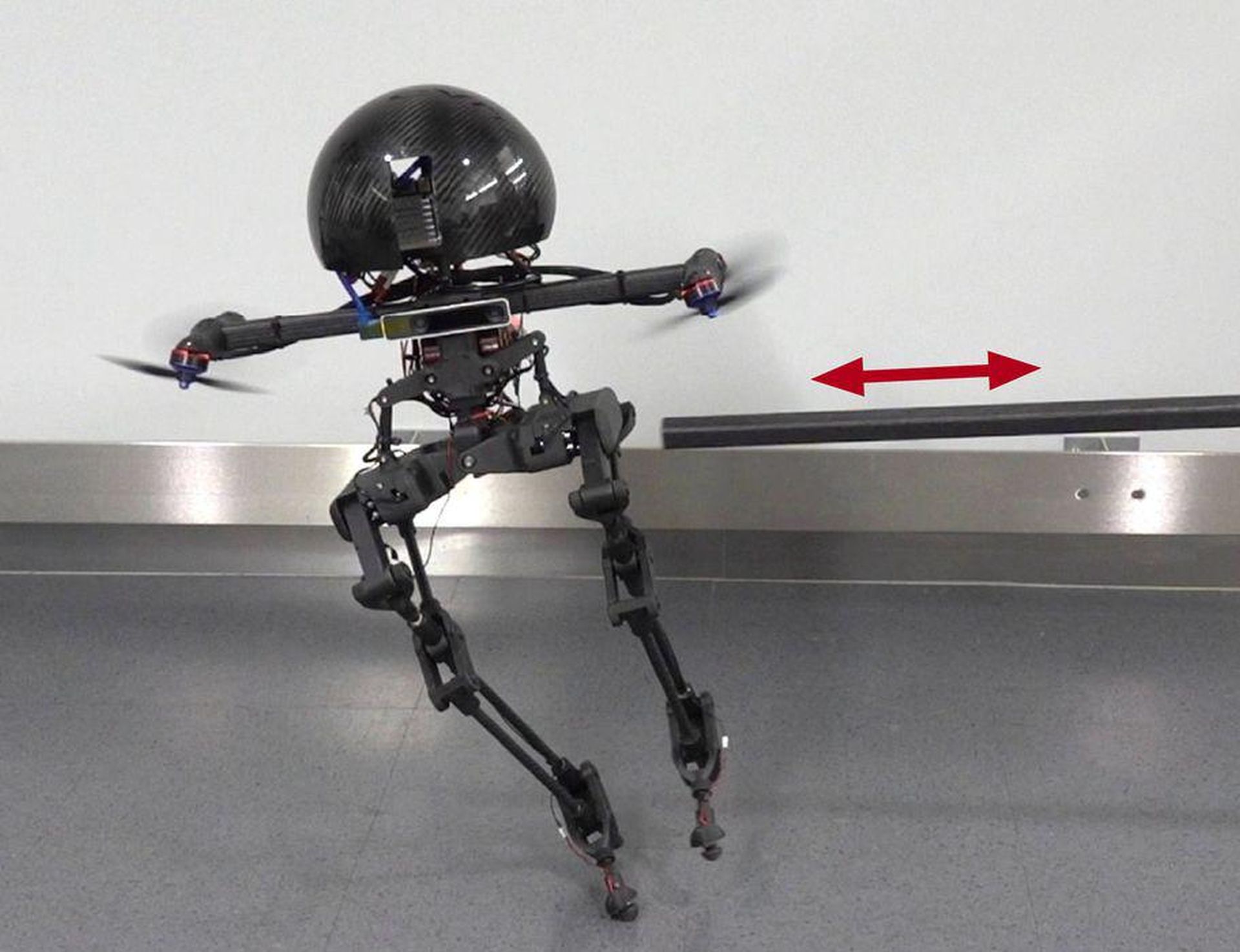 Robotul LEO combină mersul și zborul într-un nou tip de locomoție