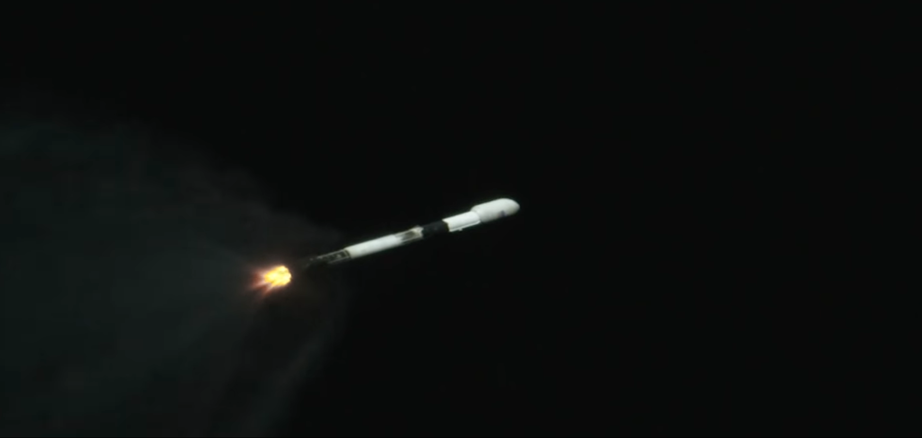 Imagini uimitoare arată racheta SpaceX Falcon 9 într-un moment critic ...