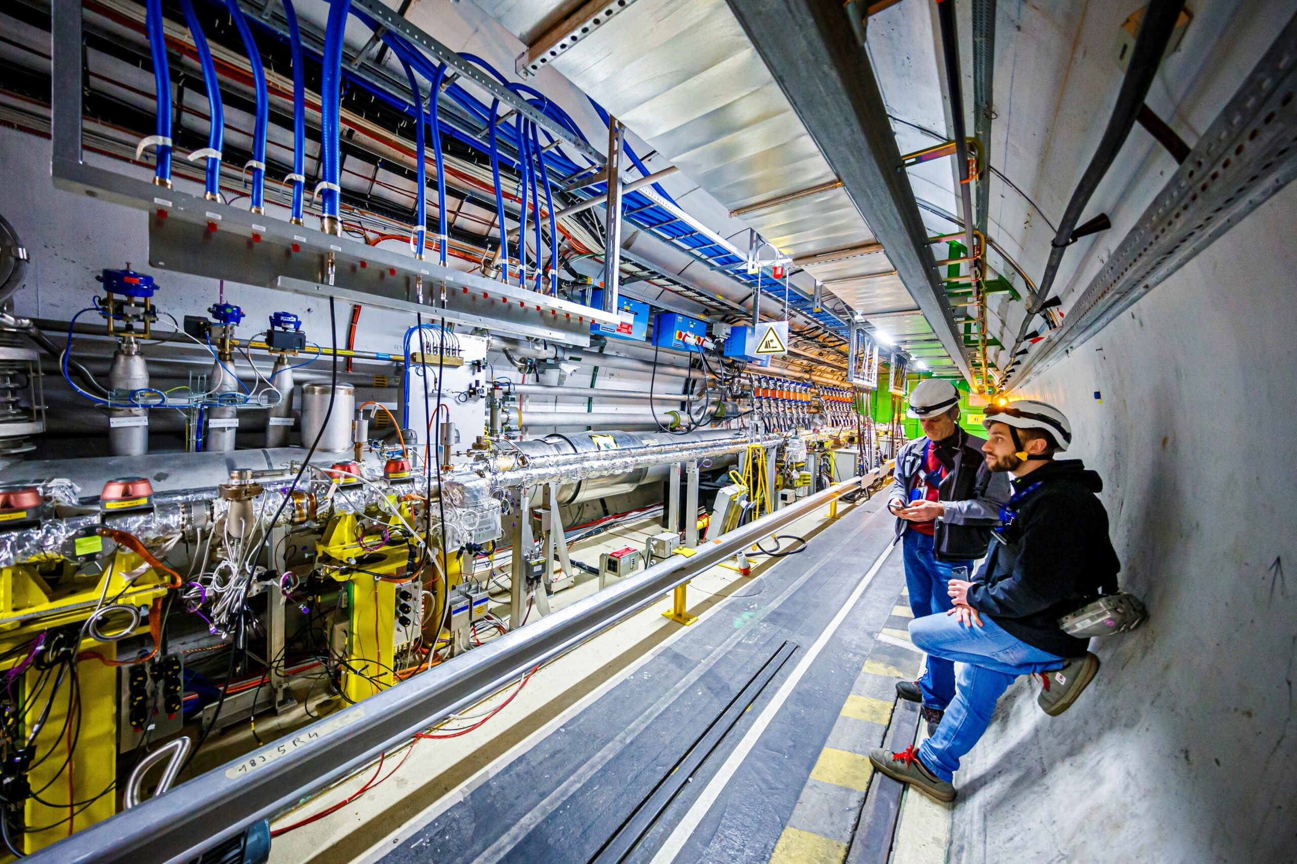 Large Hadron Collider a accelerat protoni la un nivel de record mondial