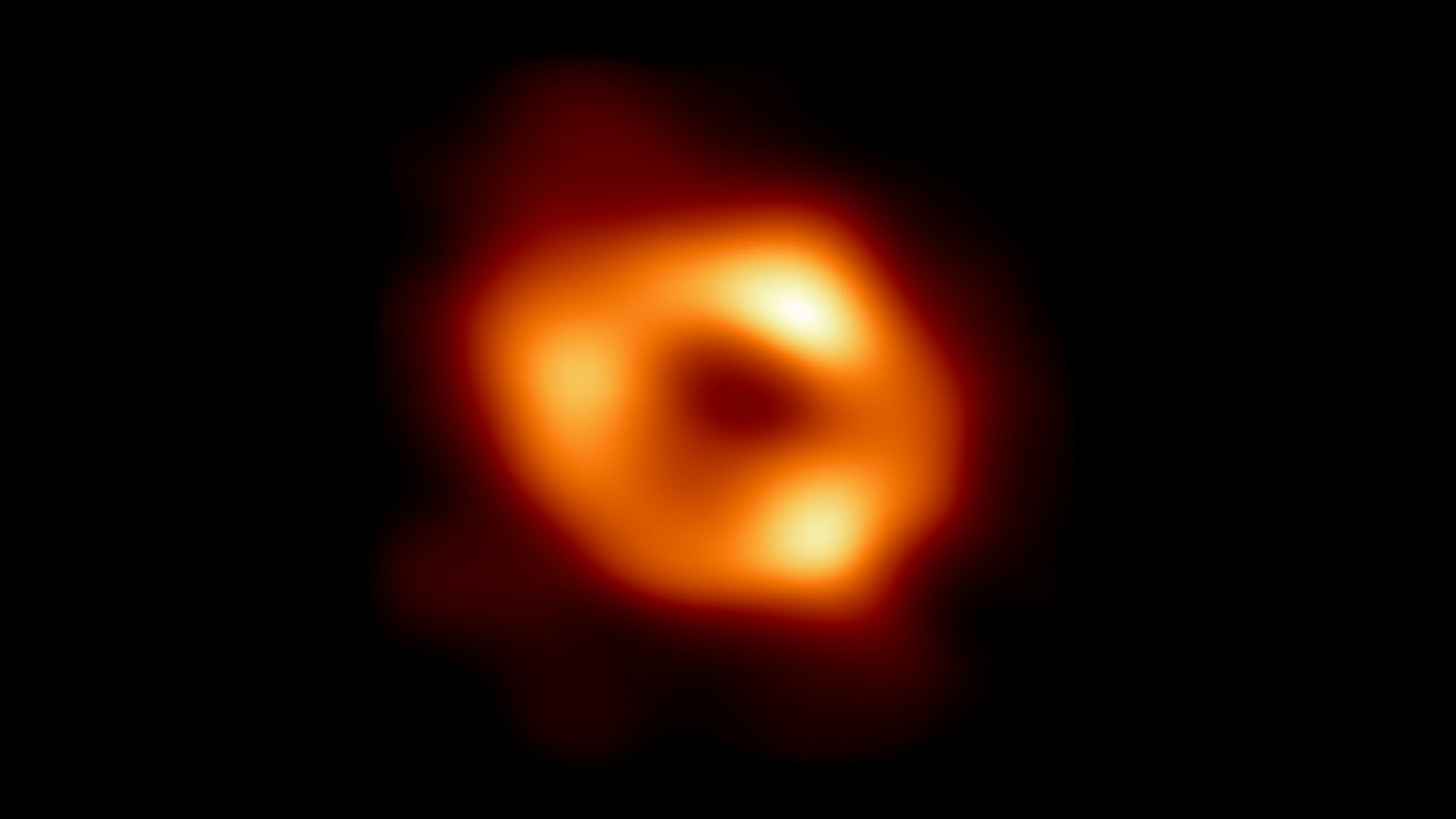 Prima fotografie cu Sagittarius A*, gaura neagră din centrul Căii Lactee