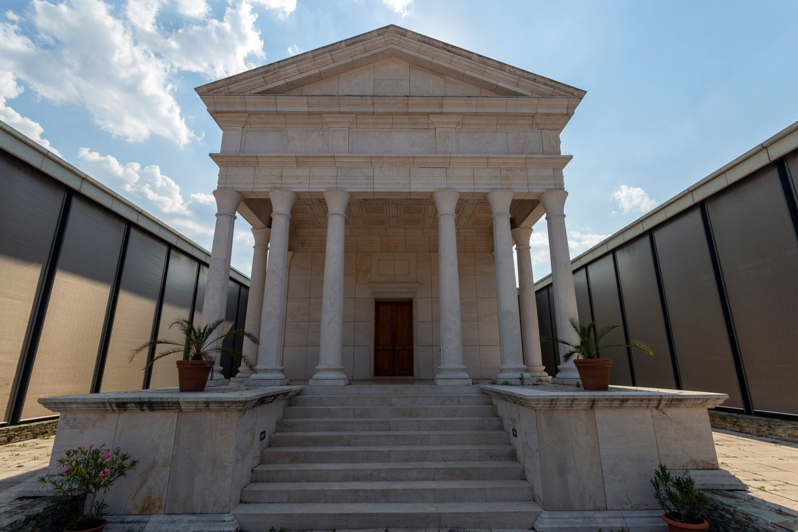 Iseum Savariense, templul roman dedicat zeiței Isis, un simbol al ...