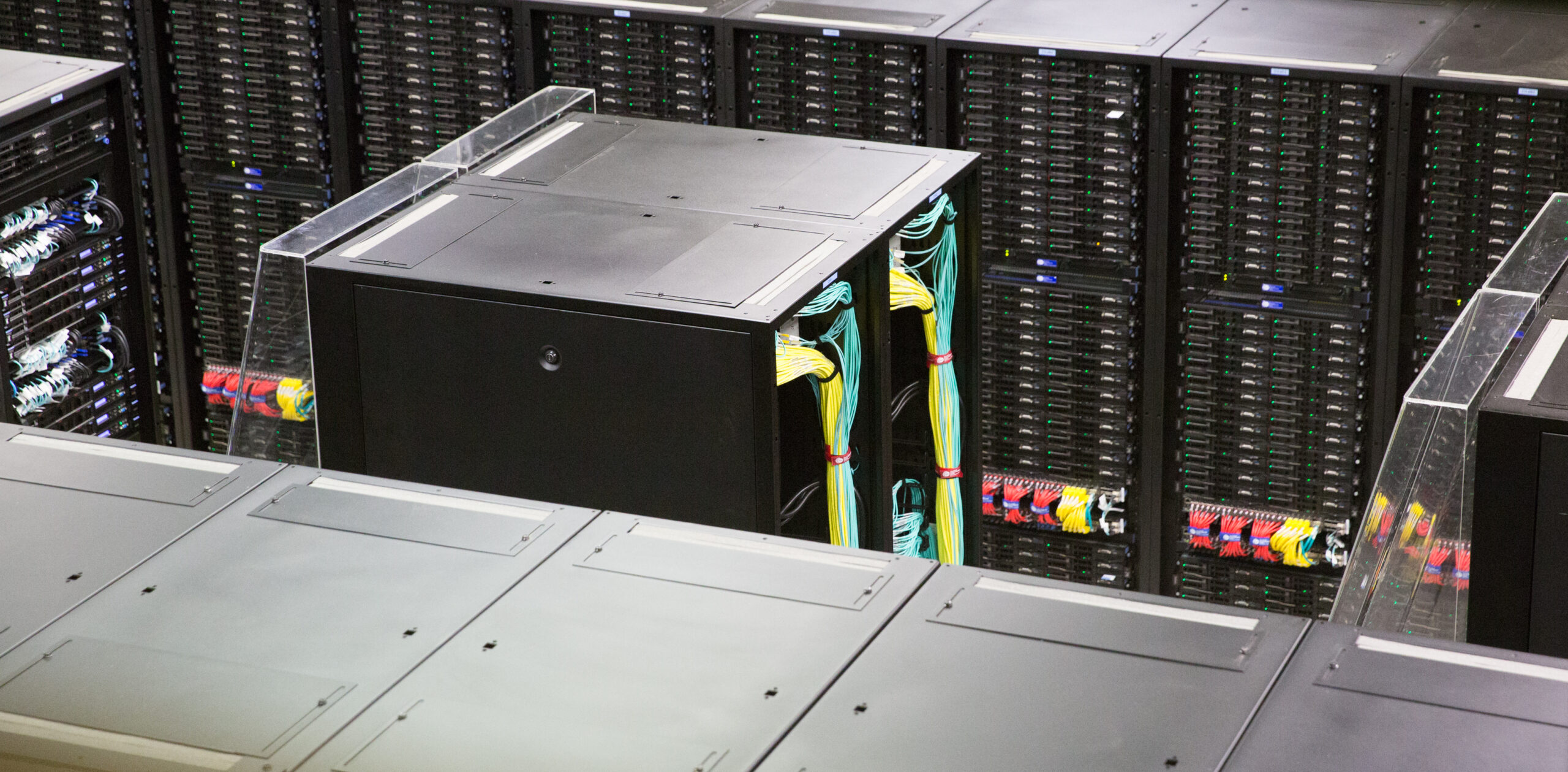 Un supercomputer american a „spart” bariera exascale, fiind cel mai ...