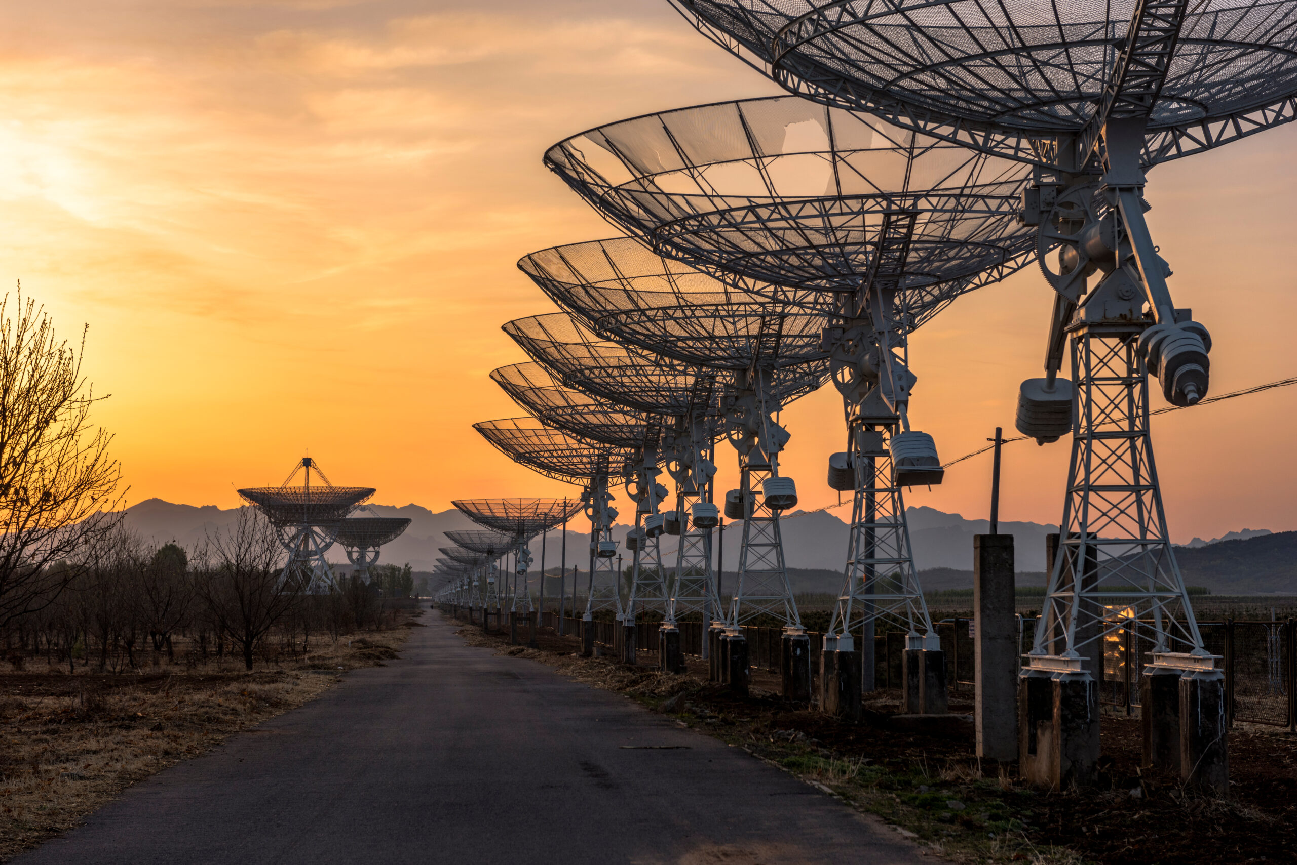 De ce construiește China cea mai mare rețea de telescoape din lume?