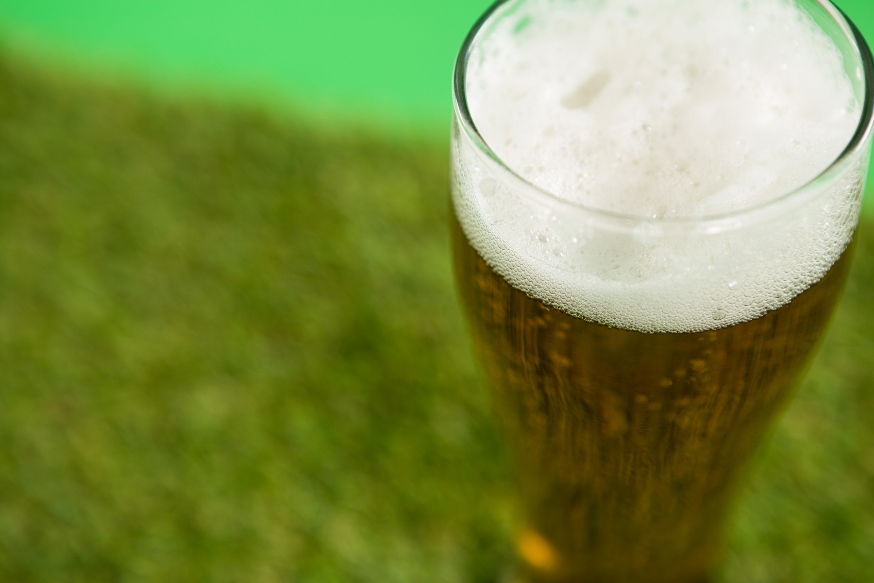 Un bărbat a încercat să treacă vama cu peste 130 de litri de alcool