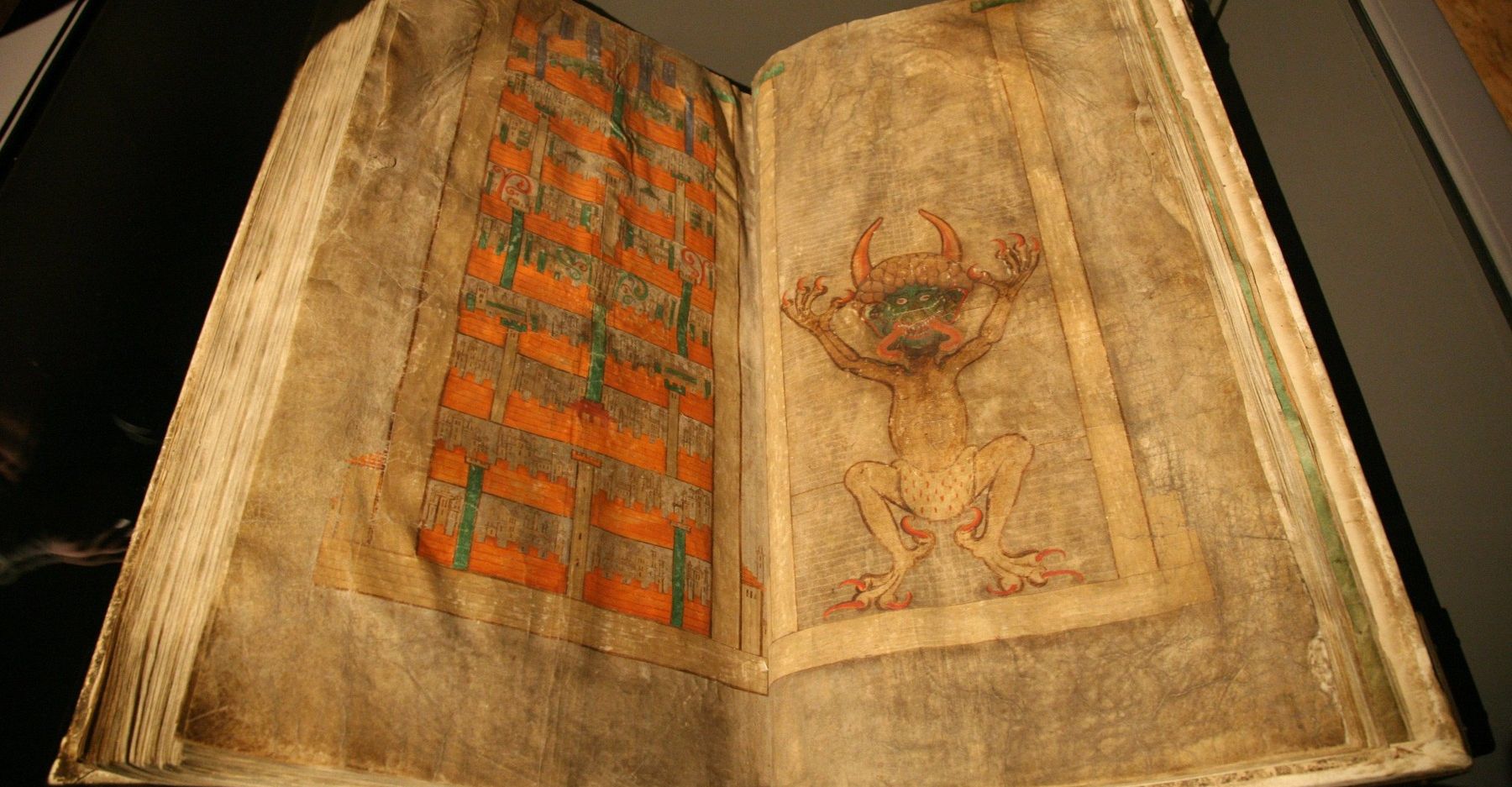 Codex Gigas sau „Biblia Diavolului”. Ce secrete ascunde?