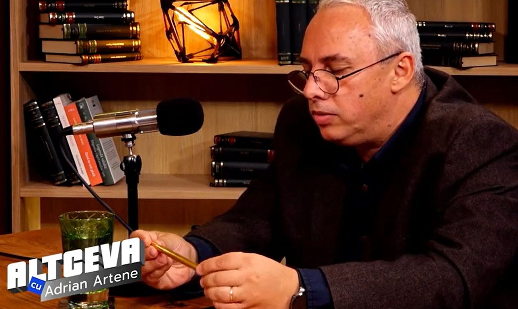 Nimeni nu știe cum să scrie cu stiloul de aur al lui Marin Preda. Fiul ...