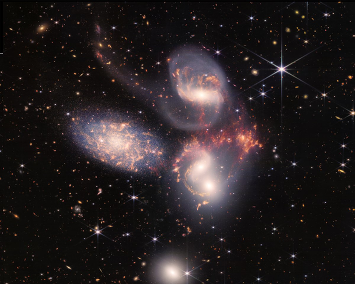 Telescopul Webb dezvăluie indicii despre moleculele din galaxii