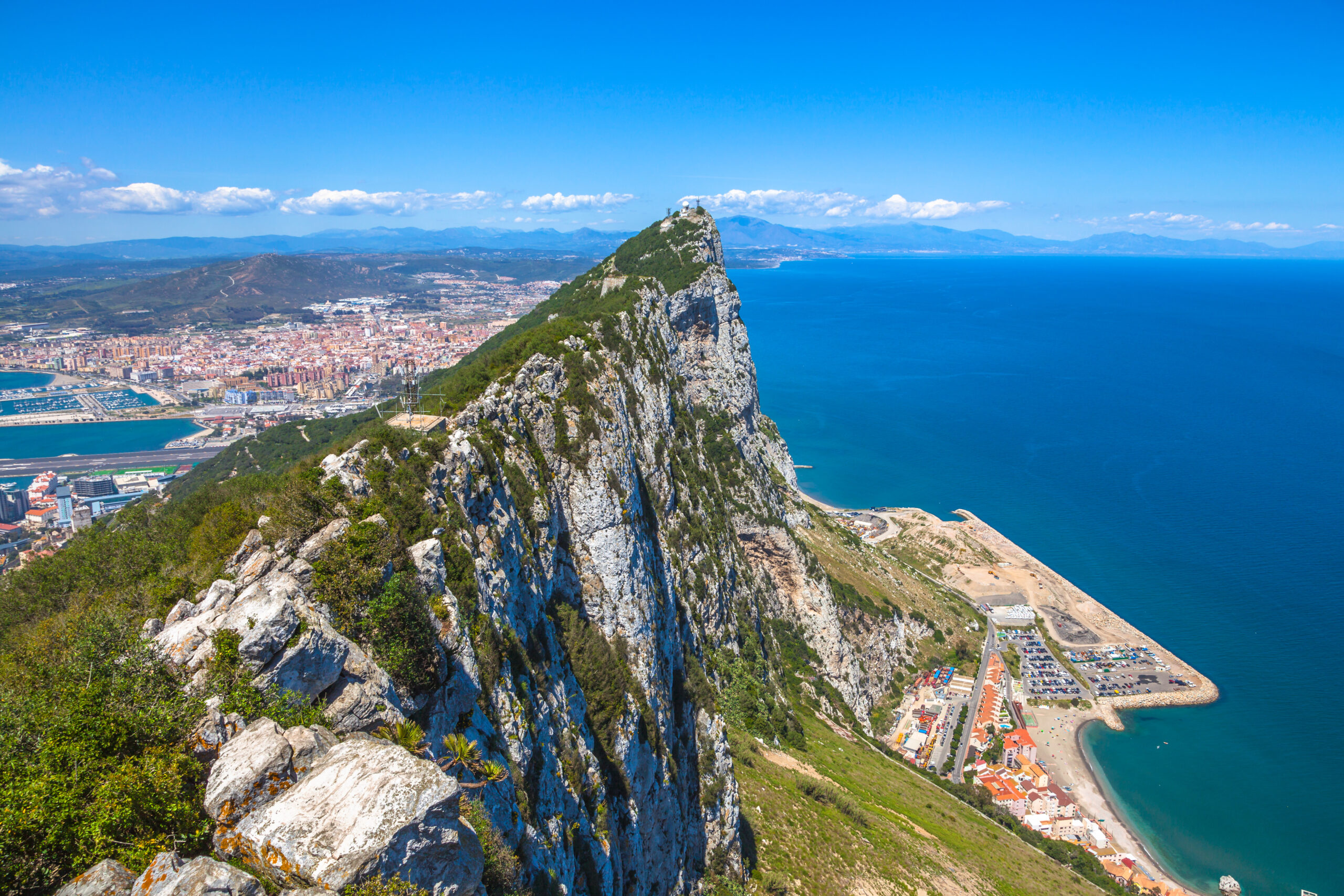 Test de cultură generală. Ce ocean și mare leagă strâmtoarea Gibraltar?