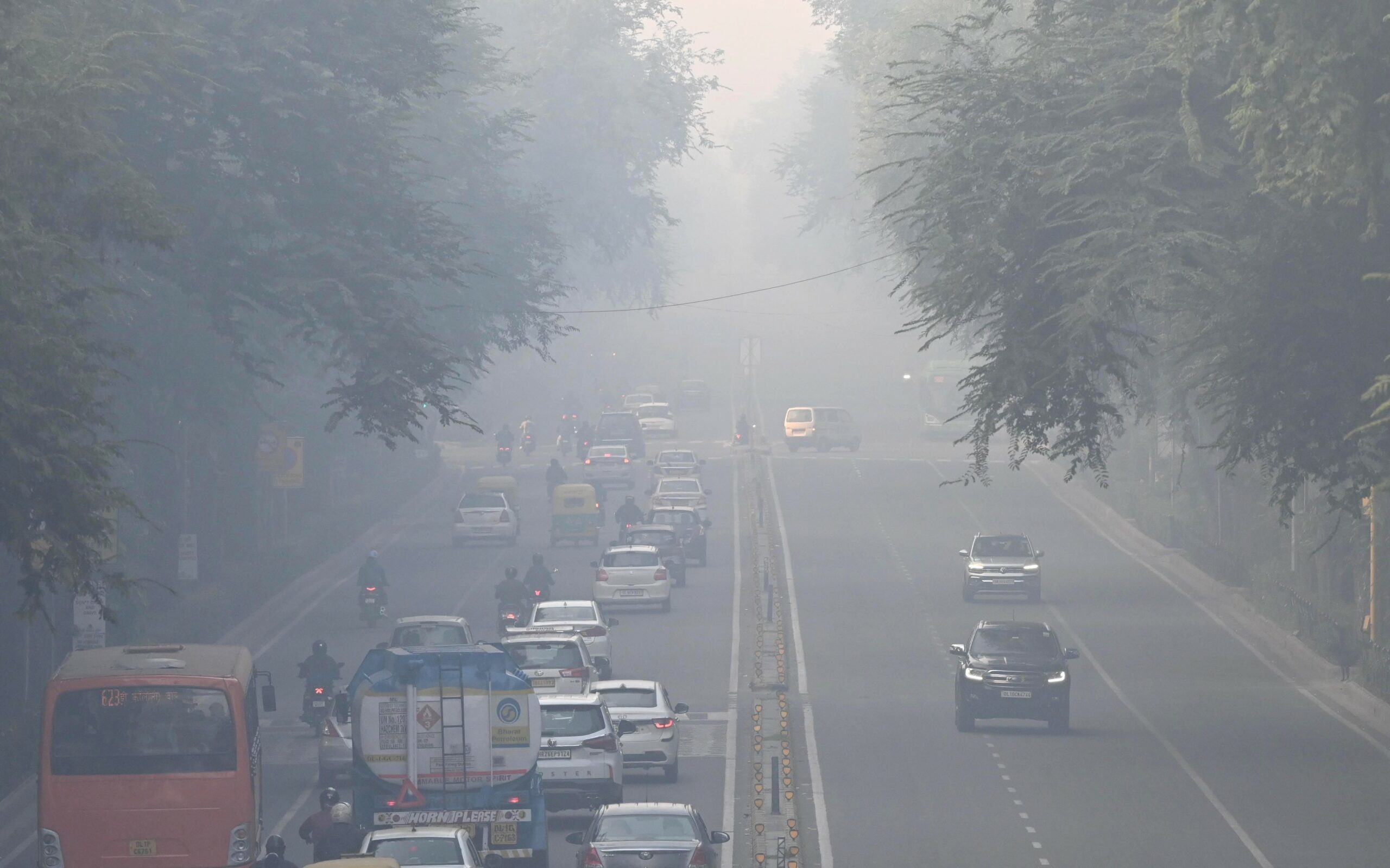 Capitala Indiei, acoperită de smog. Guvernul a interzis construcțiile