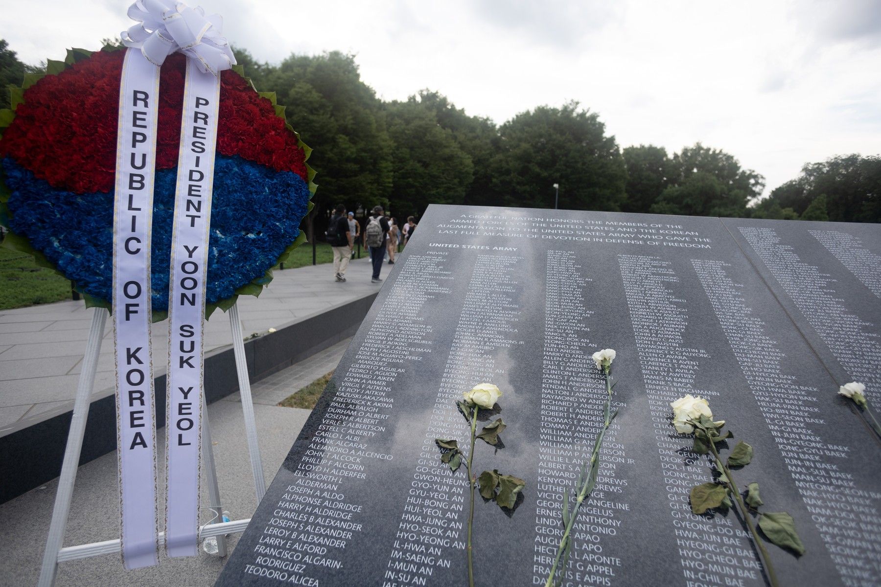 Un memorial al veteranilor de război conține sute de nume greșite