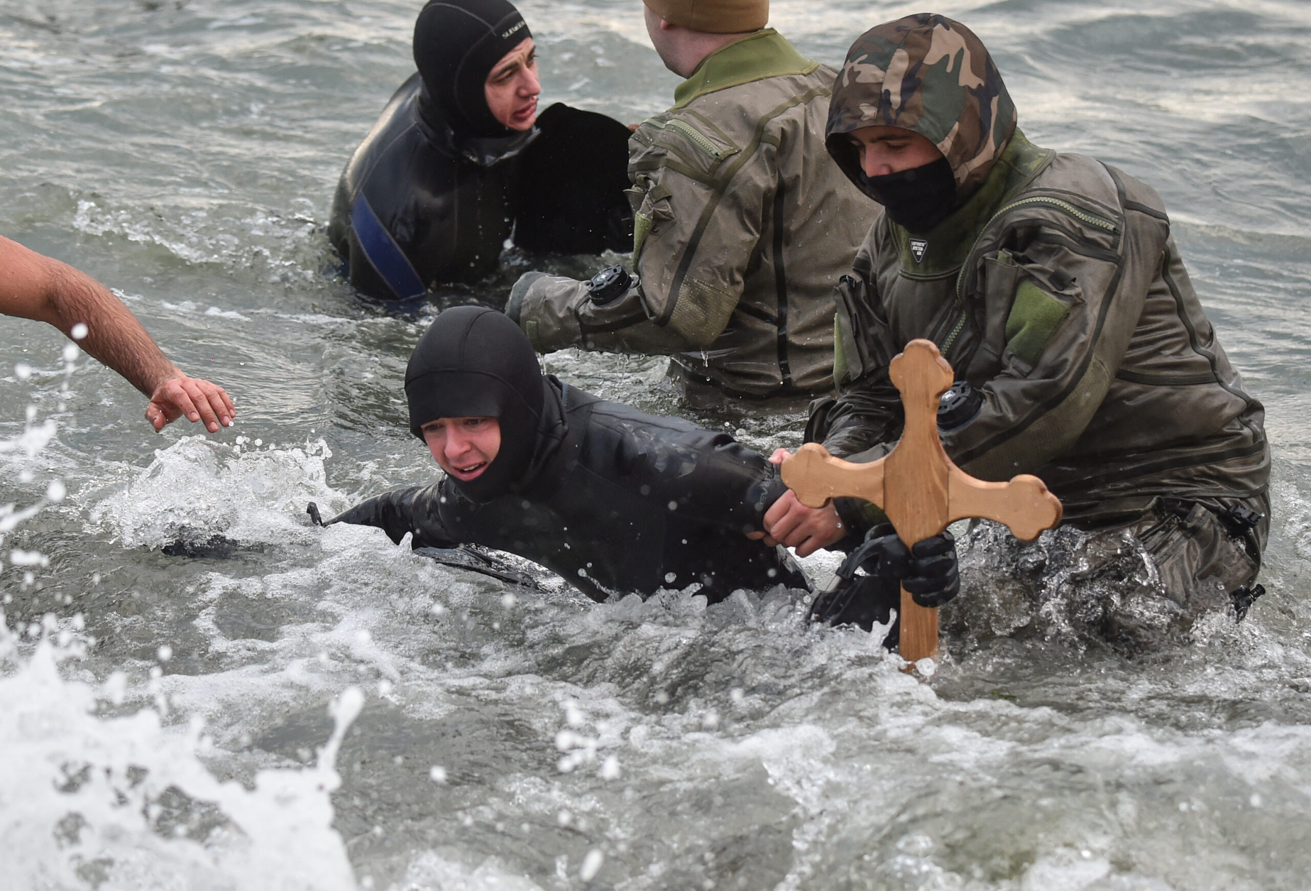 Tradiţii şi obiceiuri de Bobotează. Ce trebuie să facă fetele?