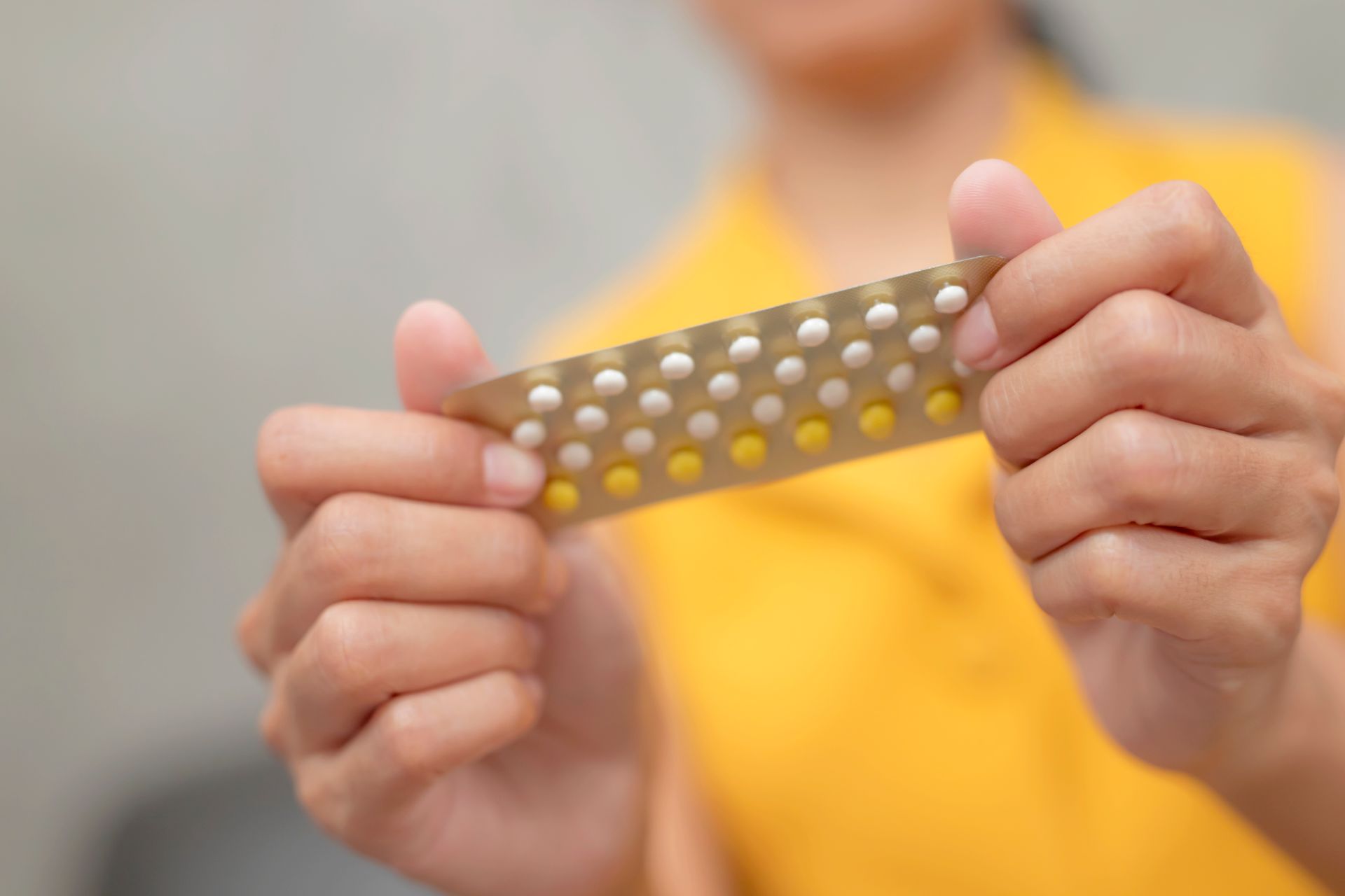 Contraceptivele hormonale „au risc ușor crescut de cancer mamar”
