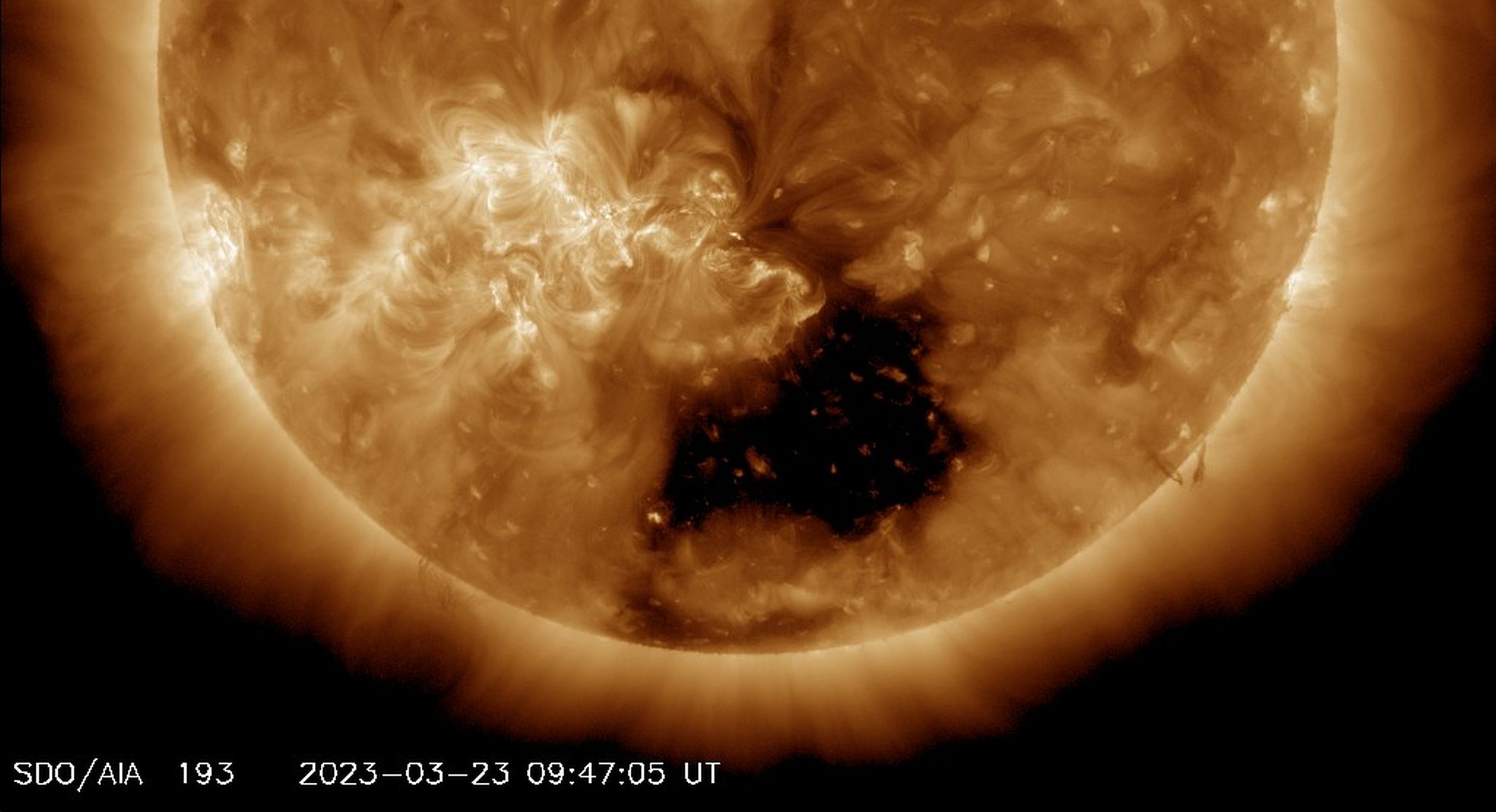O „gaură” cât 30 de Pământuri s-a format pe suprafața Soarelui