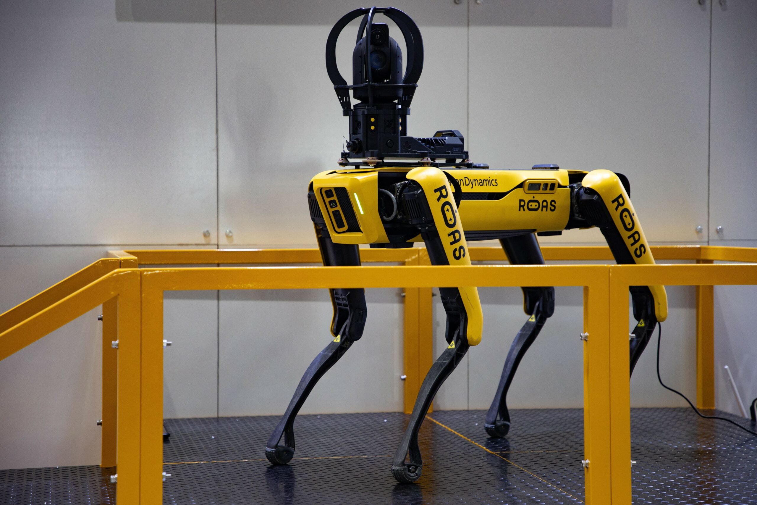 Robotul Spot de la Boston Dynamics a început să vorbească