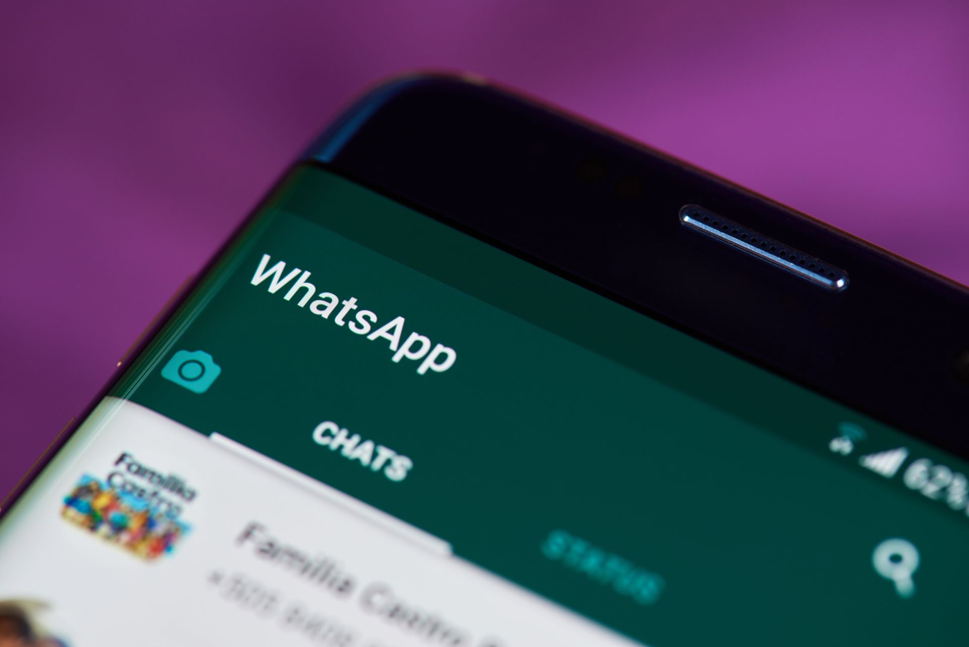 WhatsApp ne-ar putea permite să-l folosim pe mai multe telefoane simultan