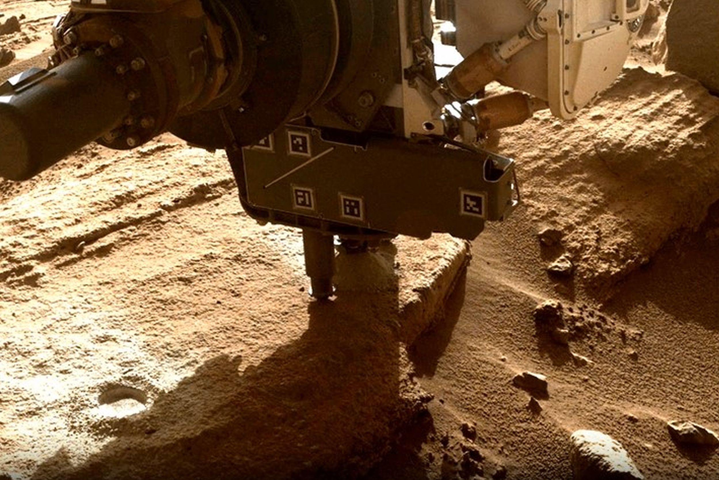 Roverul Perseverance al NASA a colectat cea de-a 16-a mostră de rocă de ...