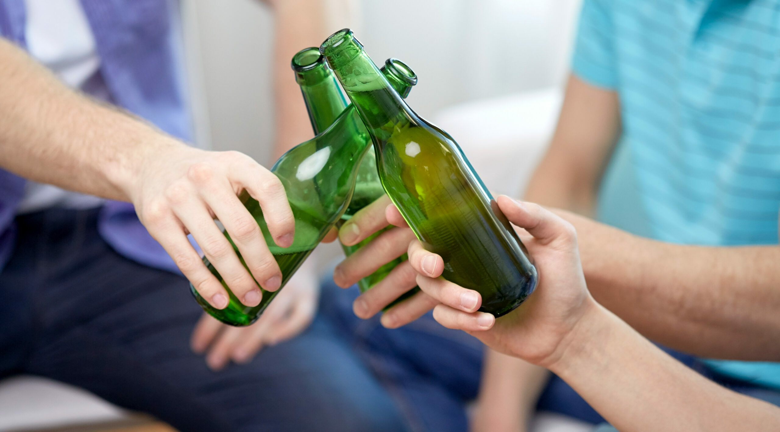 O nouă teorie: sticla, la fel de dăunătoare pentru mediu ca plasticul