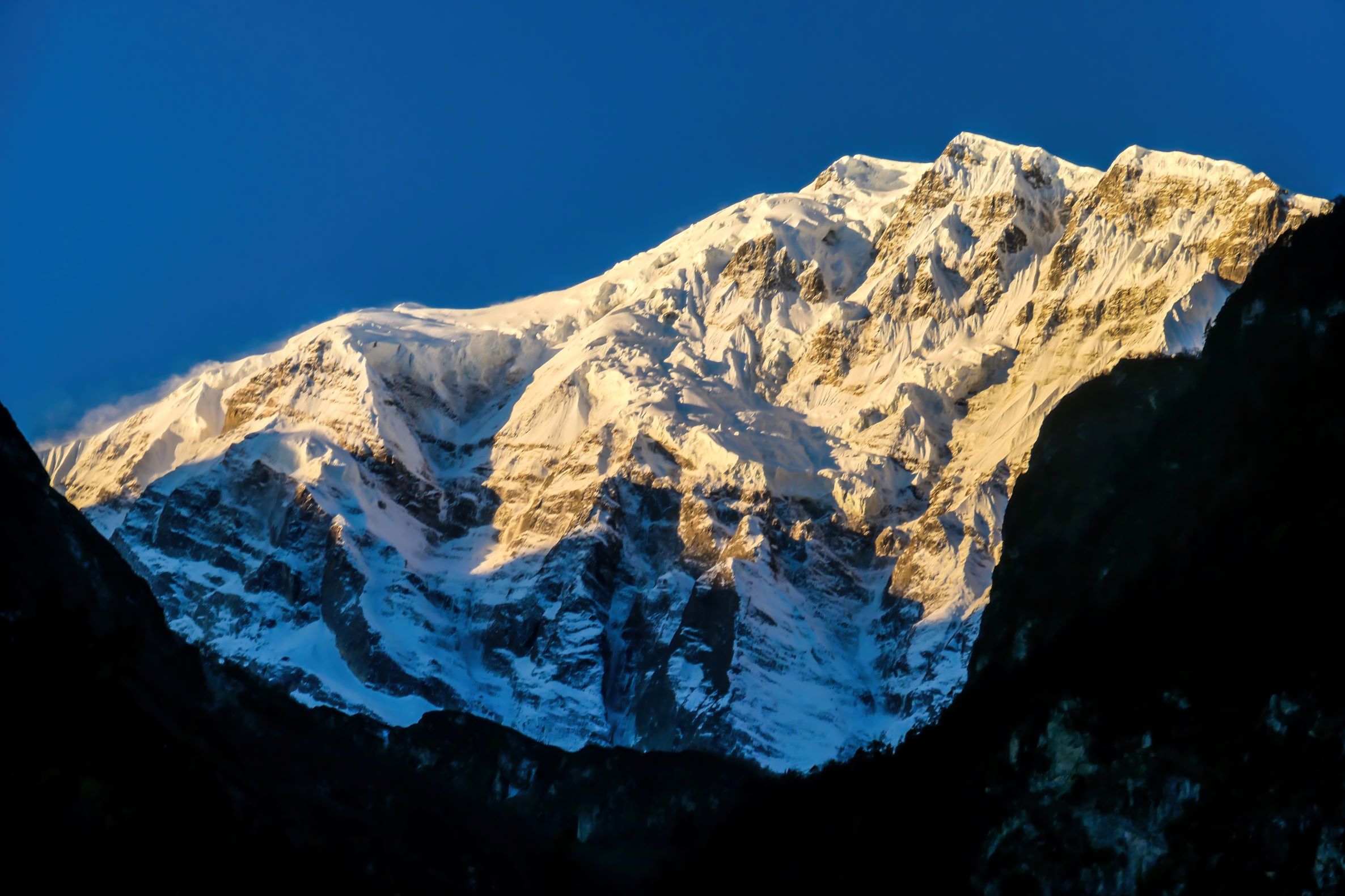 Ghețarii din Himalaya se topesc cu 65% mai repede astăzi decât cu 10 ...