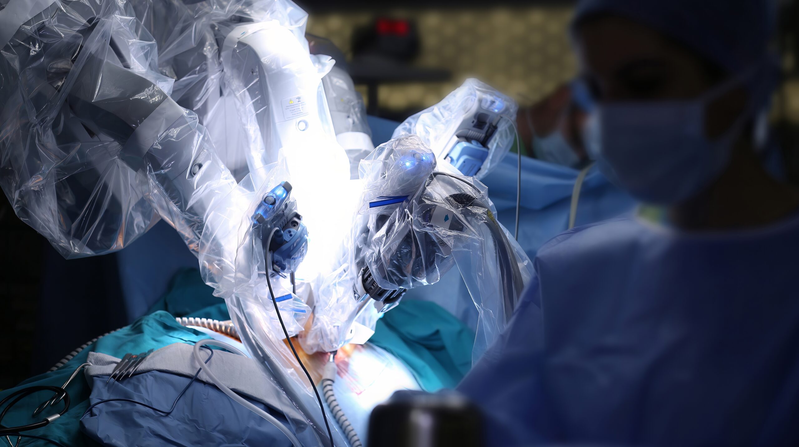 Câtă autonomie ar trebui să aibă roboții în sălile de operații?