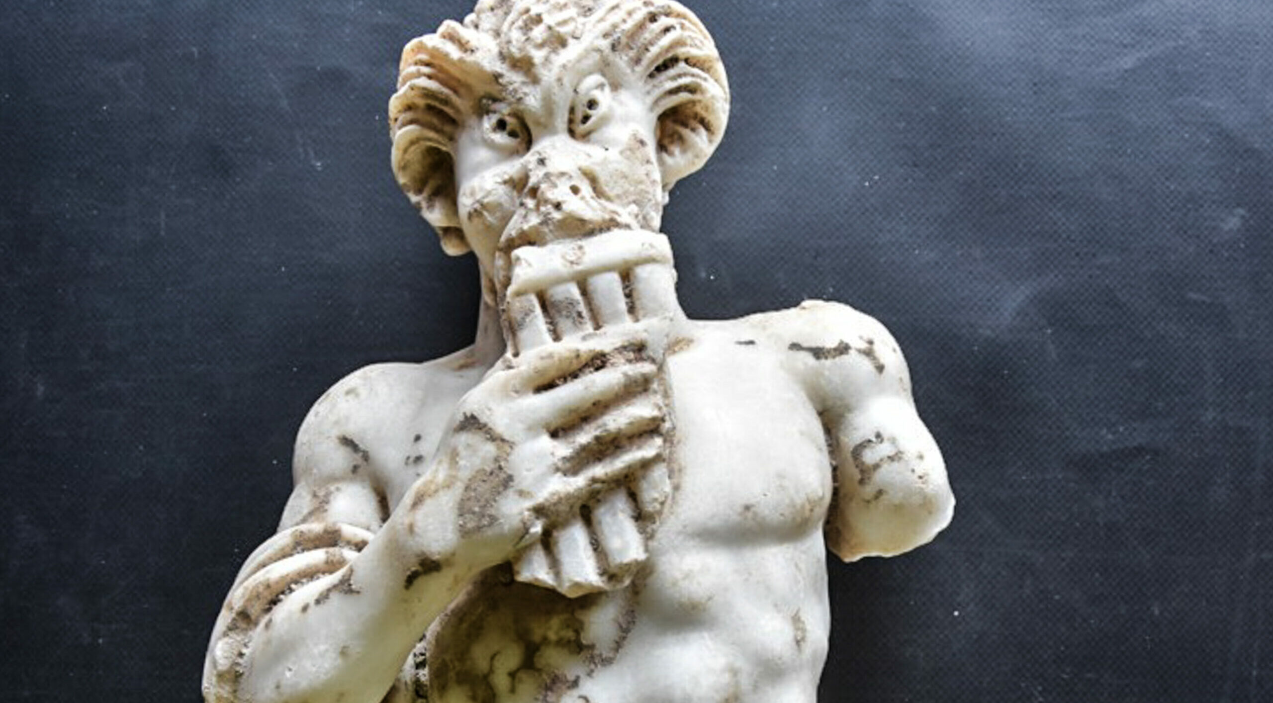 Statuia unui zeu păgân a fost găsită în ruinele unei biserici din Istanbul