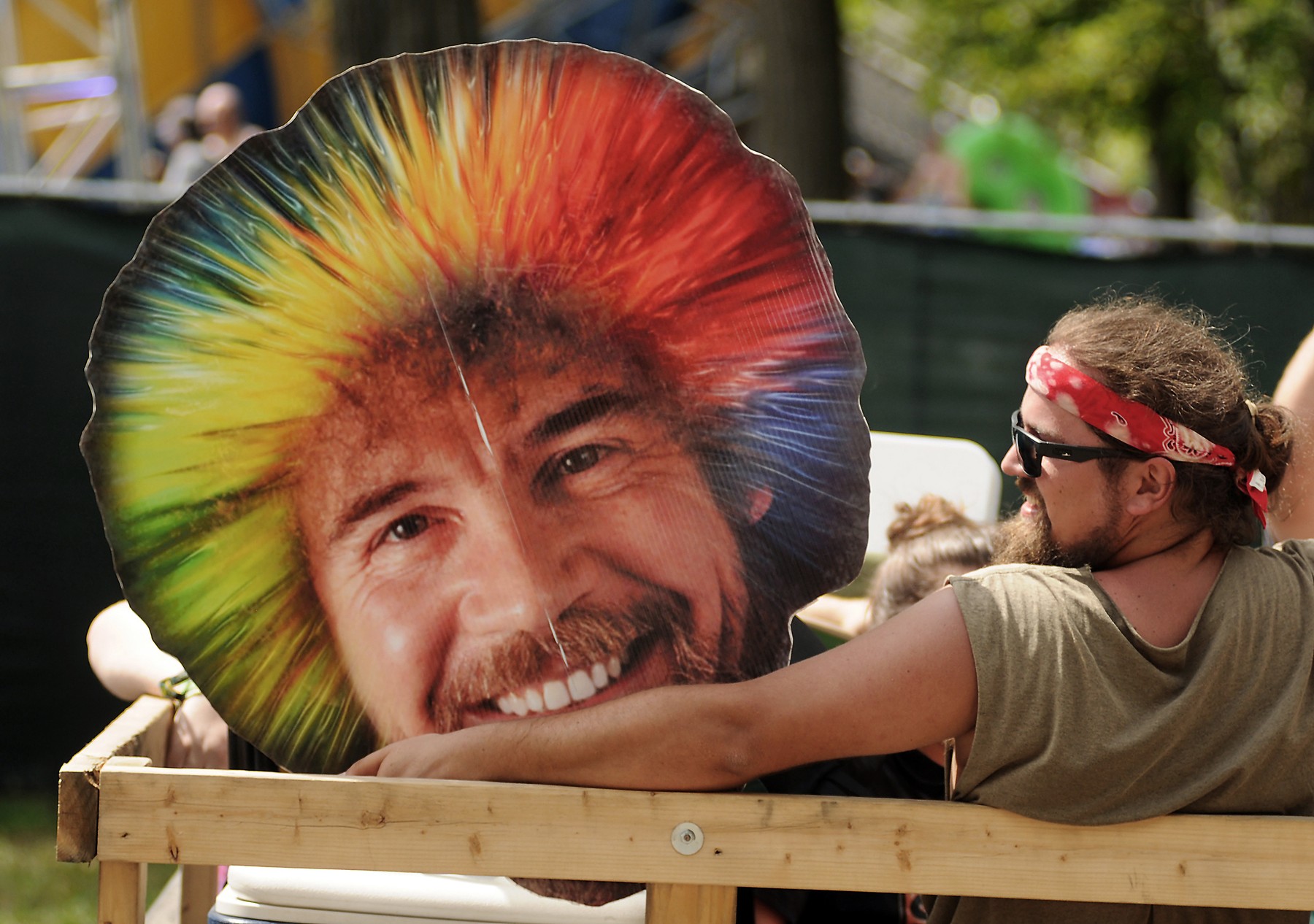 Bob Ross, pictorul copacilor fericiți. „Cred că sunt un pic ciudat. Îmi ...