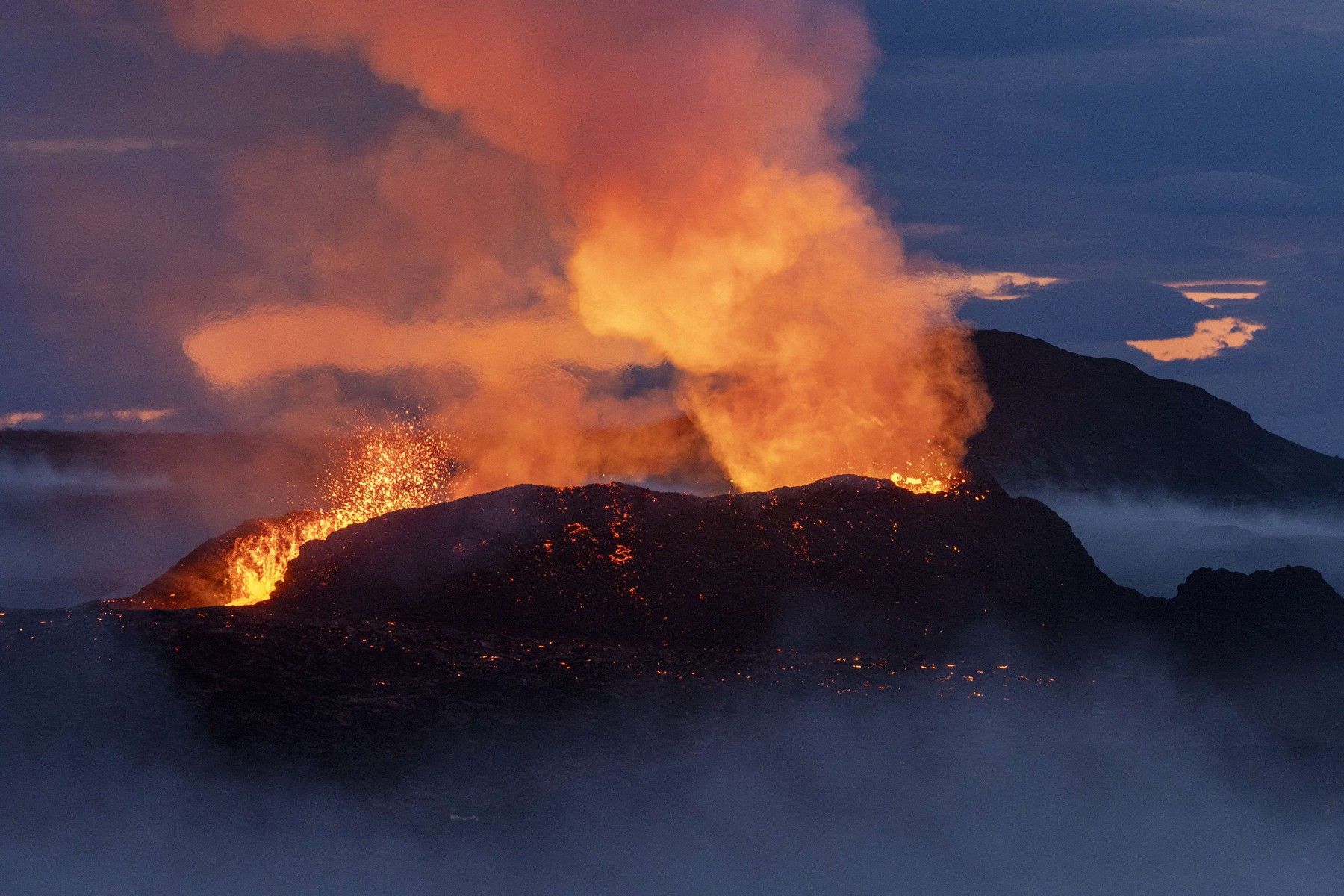 Cel mai nou vulcan al lumii a erupt