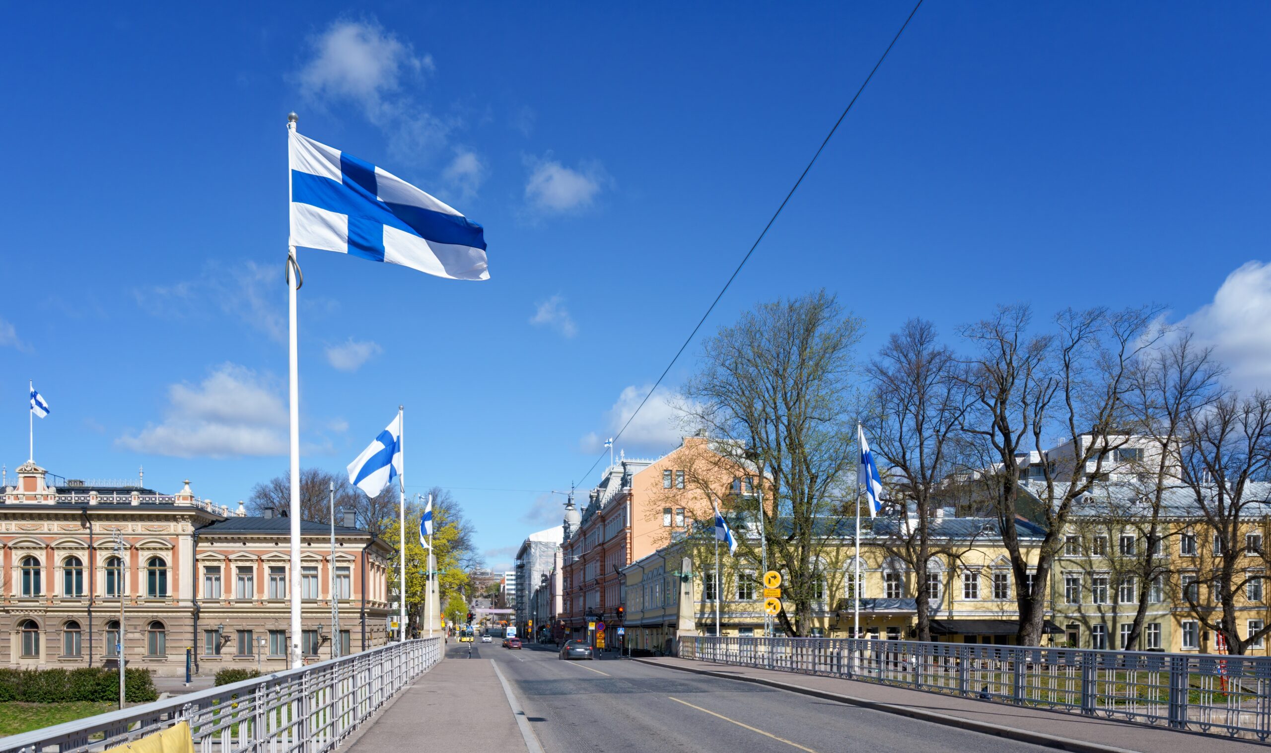 Finlanda a interzis mașinile cu plăcuțe de înmatriculare din Rusia