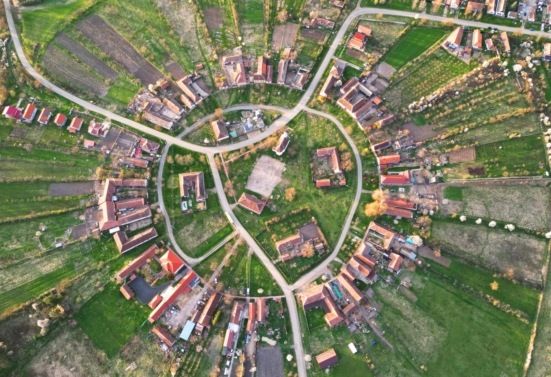 Test de cultură generală. Care e singurul sat circular din România?