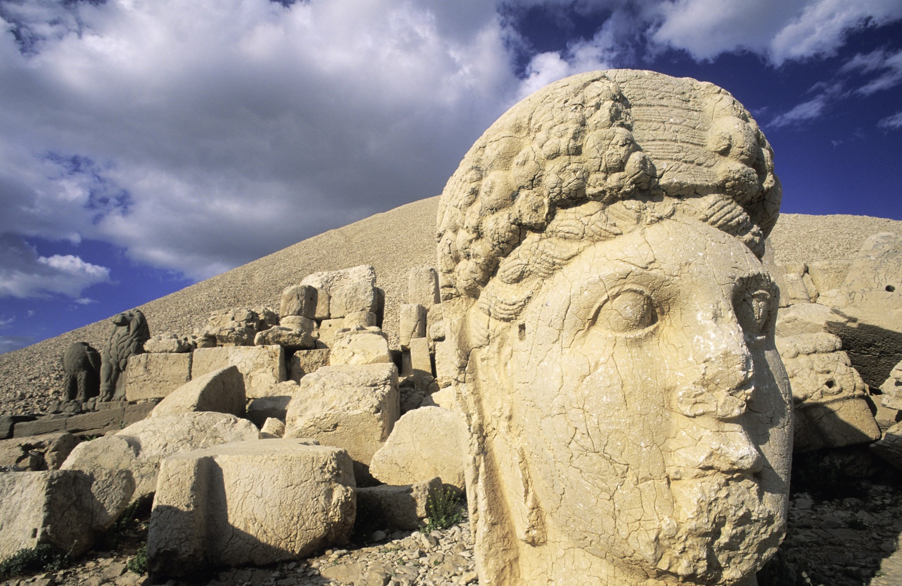 Nemrut Dagi și sanctuarul populat cu statui