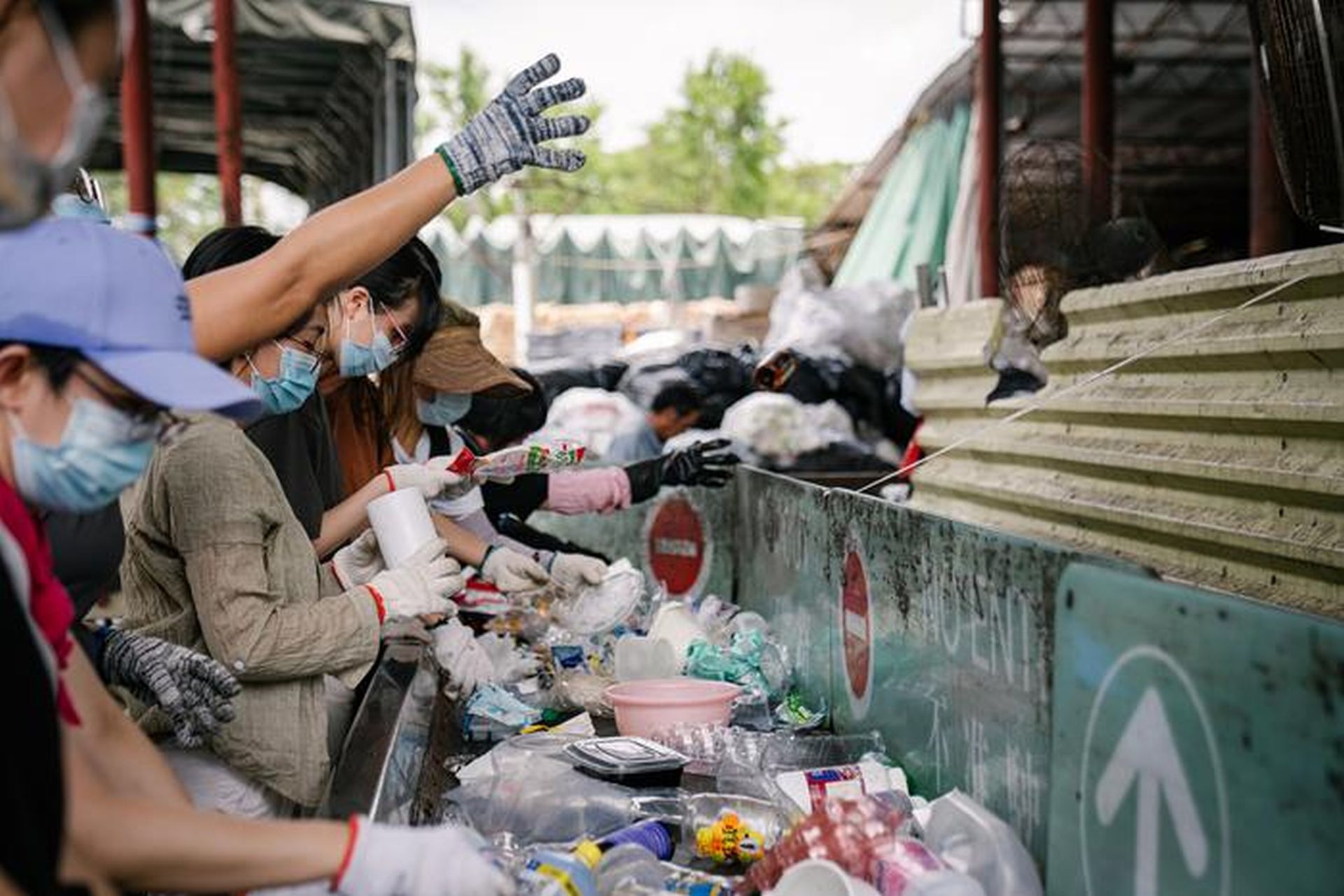 Cercetătorii au găsit sute de chimicale toxice în plasticul reciclat