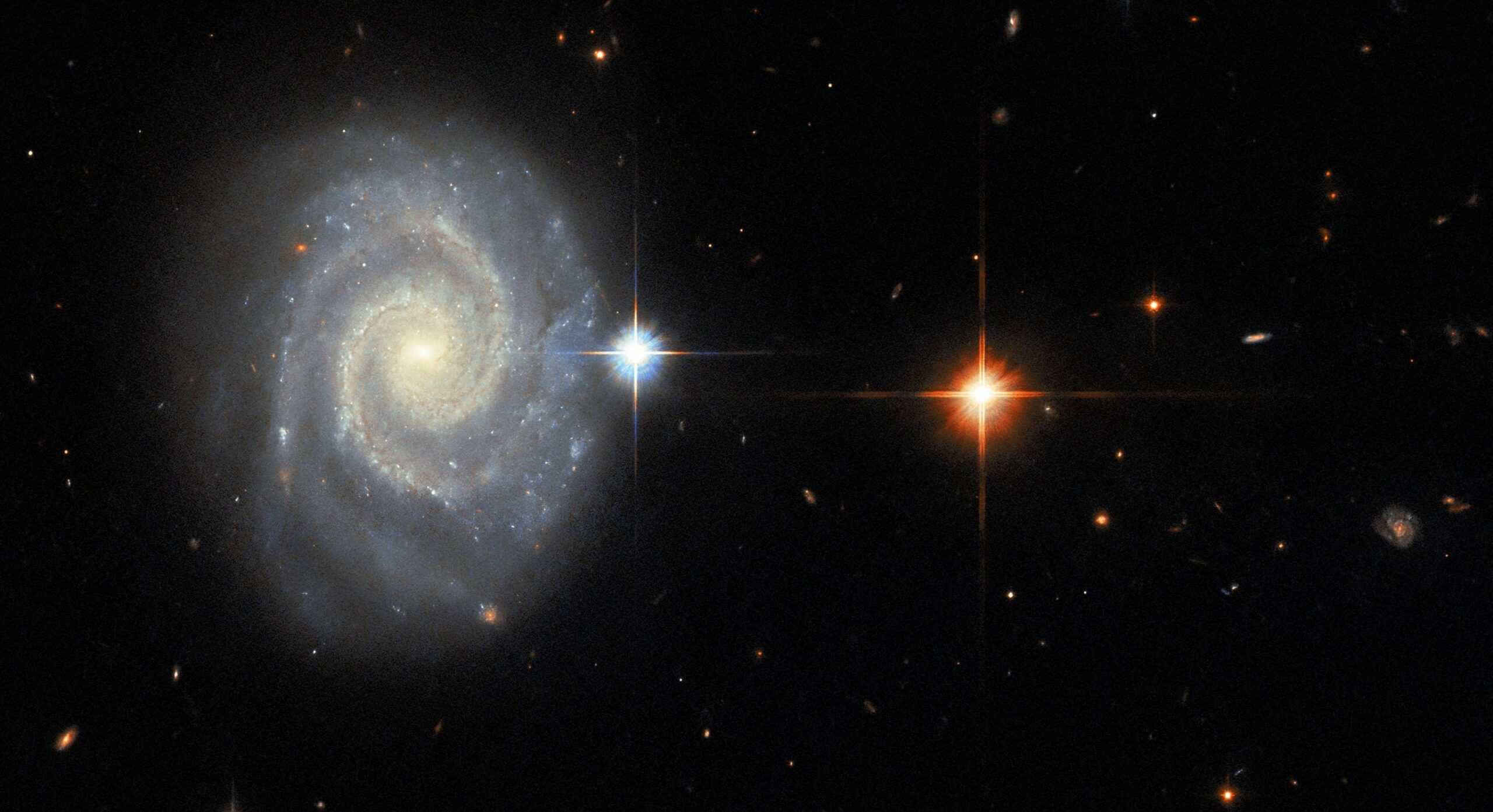 Hubble a observat lumina „interzisă” de la o galaxie spiralată