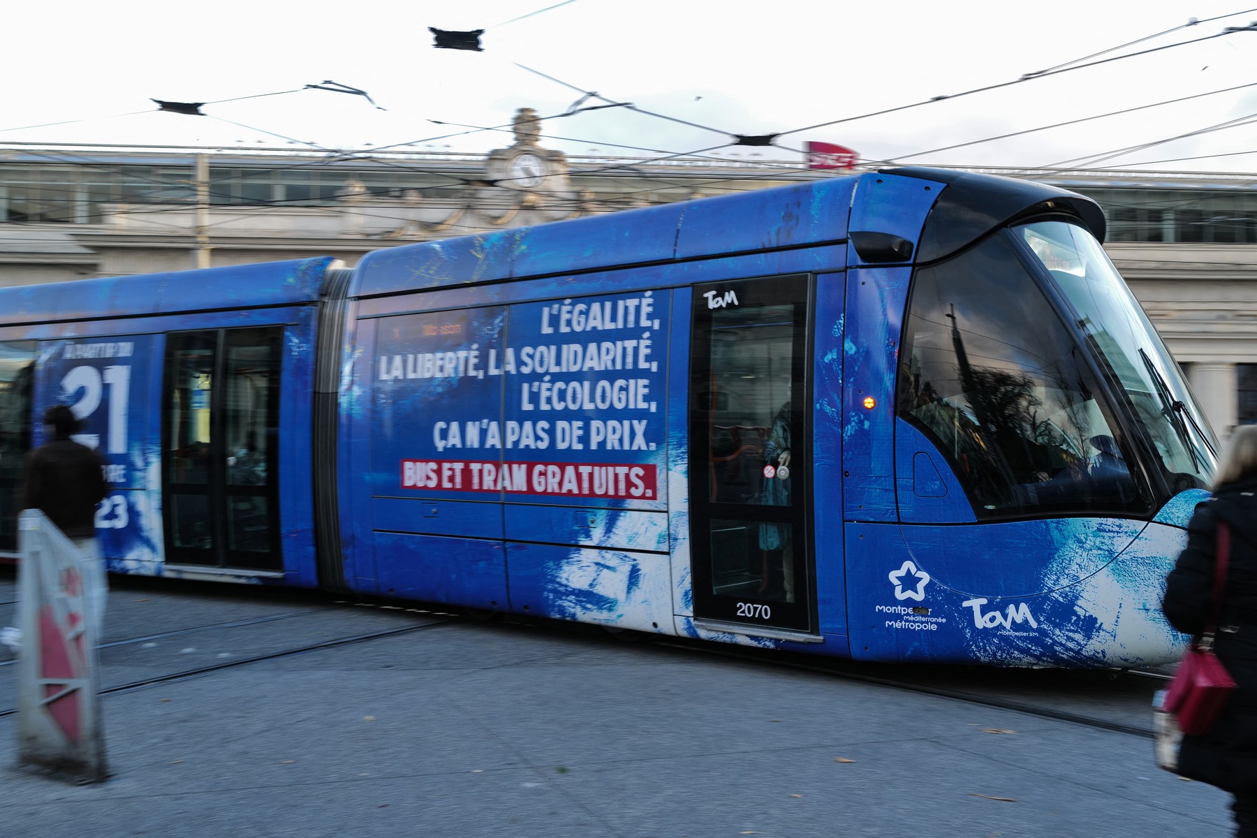 Un oraș din Franța a făcut transportul public gratuit pentru toţi ...