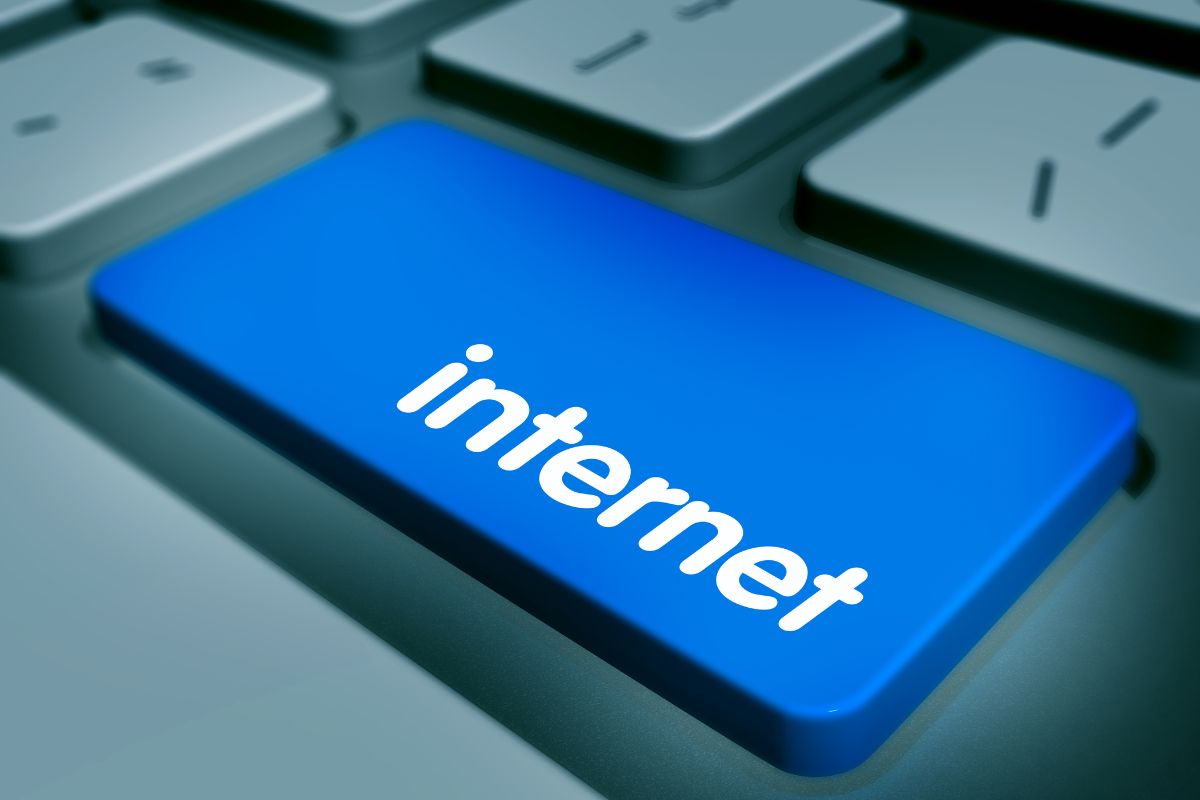 (P) Acces cu buletinul pe rețele sociale și internet - o idee care nu ...