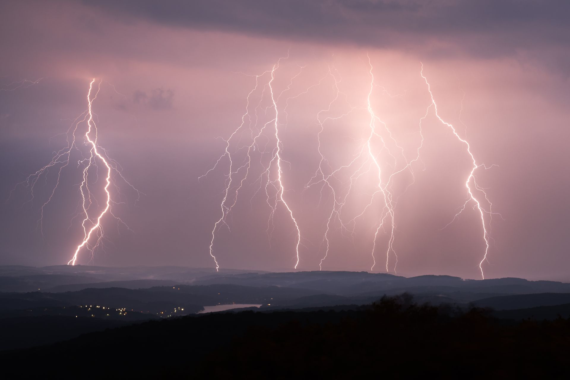 Test de cultură generală. Cât de lung poate fi un fulger?