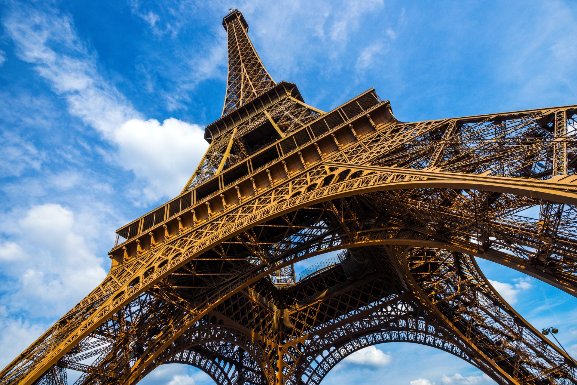 Test de cultură generală. De ce a fost construit Turnul Eiffel?