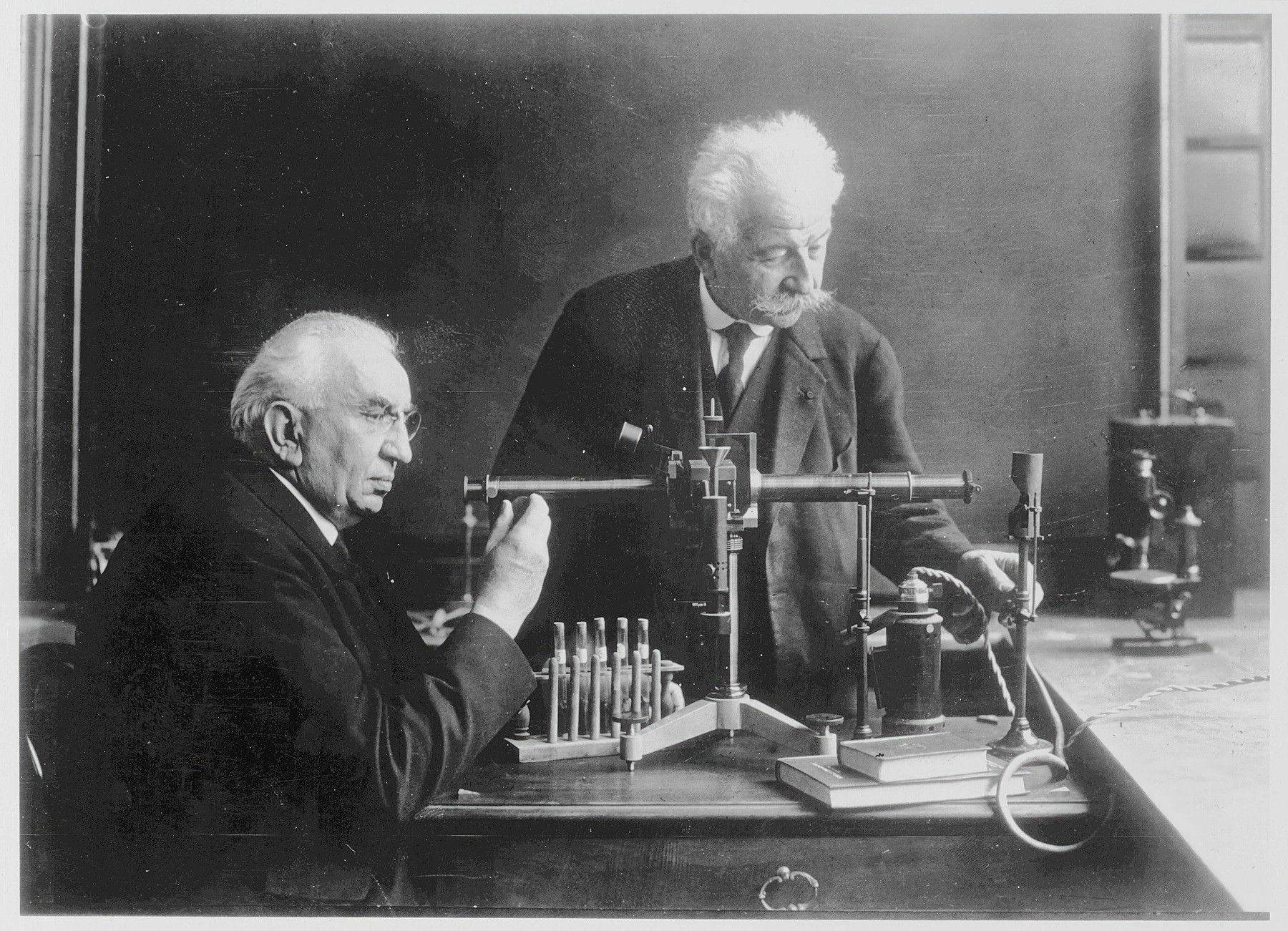 Frații Lumière și Revoluția Cinematografică