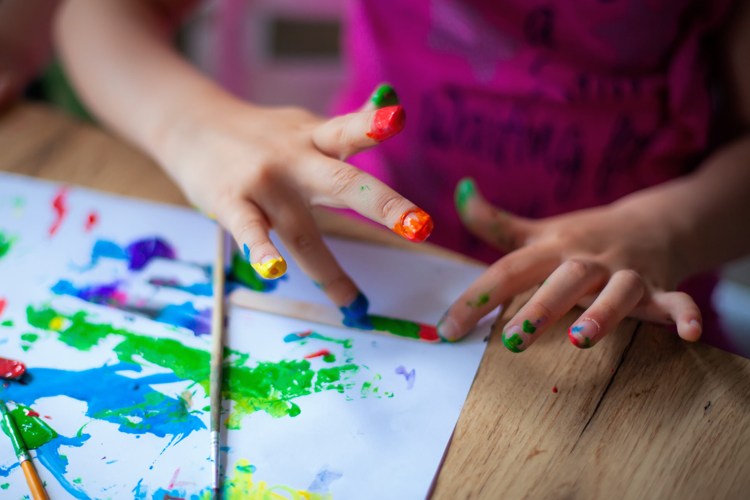 Un copil de 2 ani supranumit „Micuțul Picasso” uimește iubitorii de artă