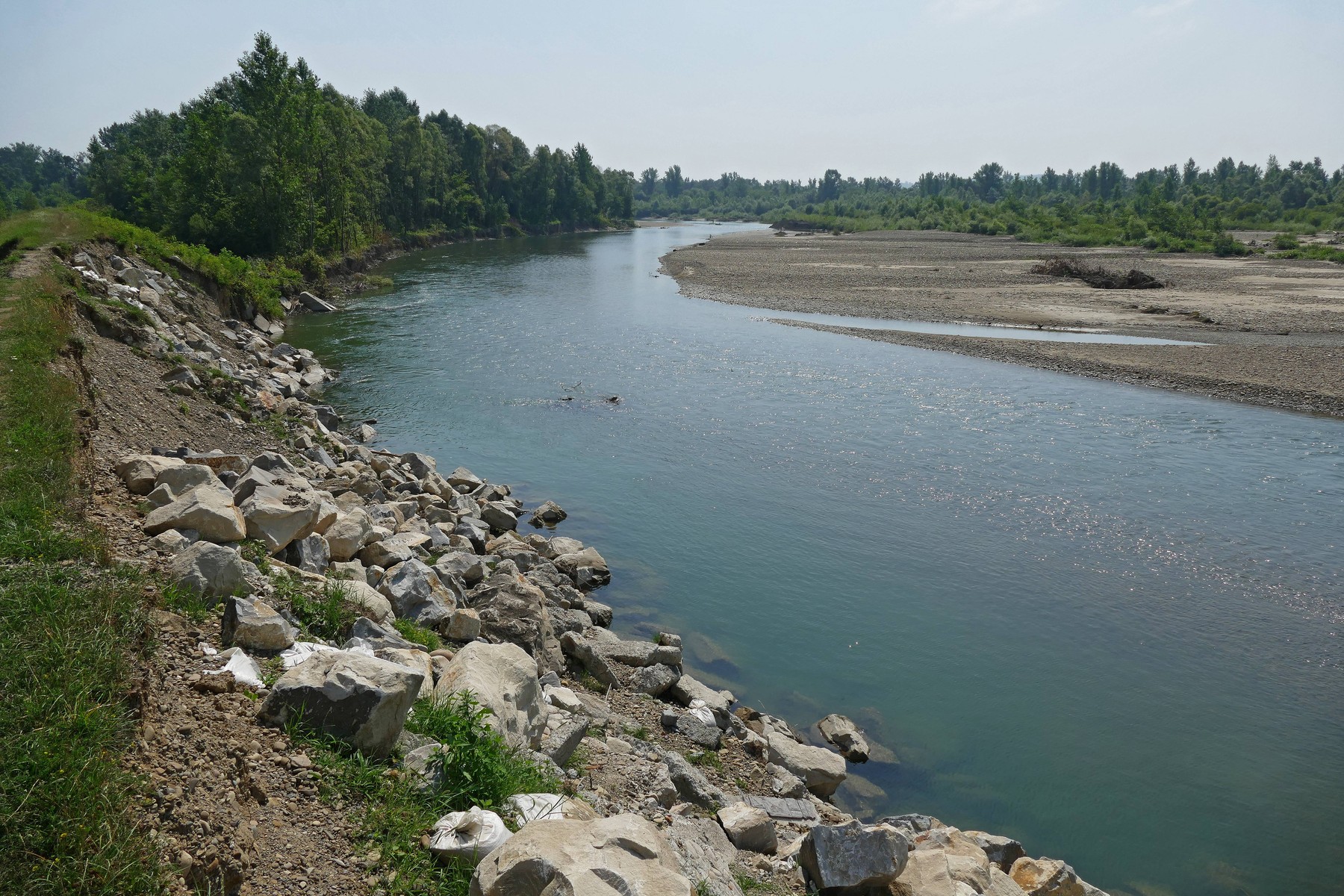 Cubanez de 29 ani, prins în timp ce încerca să treacă Prutul înot din Moldova în România